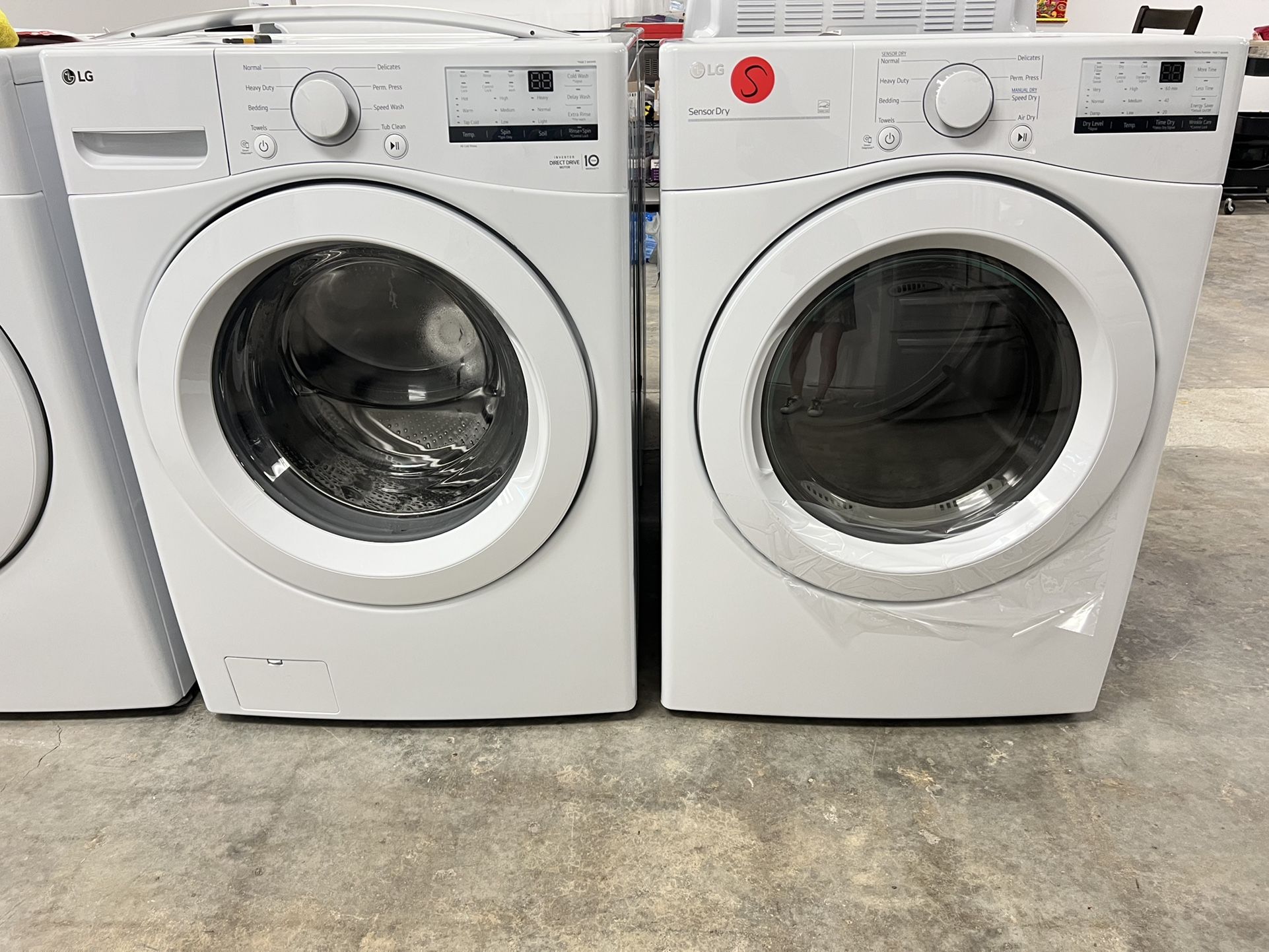 LG Washer Dryer Set WM3400CW/DLE3400W Unused for Sale in Lynnwood, WA ...