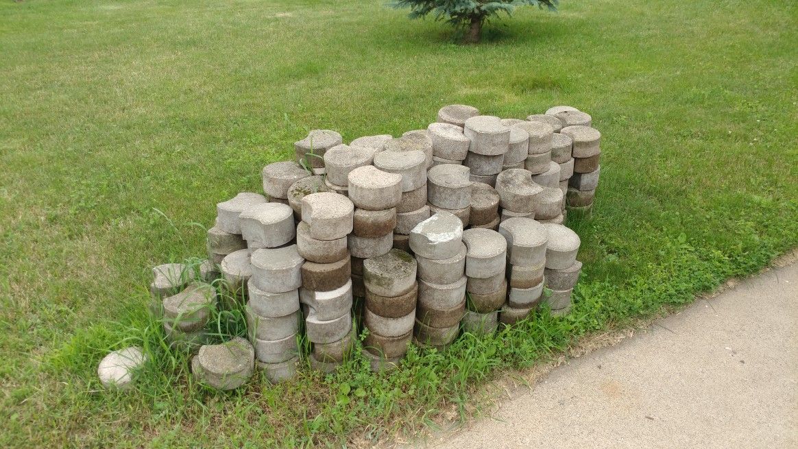 Crescent Edger Blocks for Sale in Hastings, MN - OfferUp