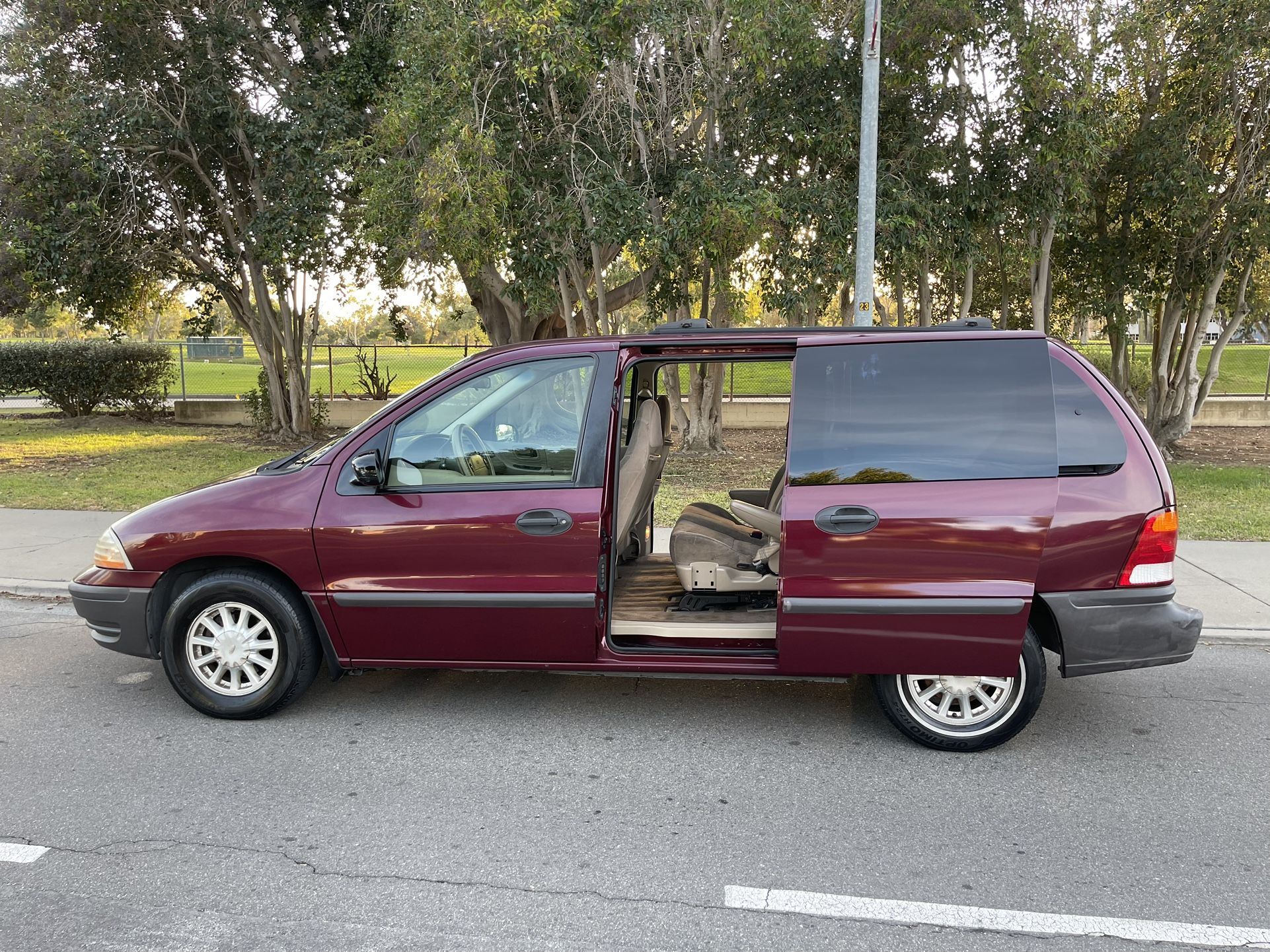 2000 Ford Windstar for Sale in Costa Mesa, CA - OfferUp
