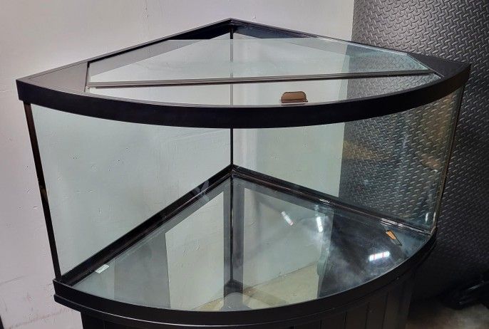 110 Gallon Bowfront Corner Tank for Sale in Issaquah, WA - OfferUp