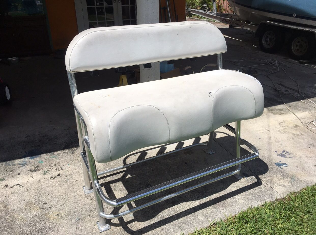 Leaning post , boat seat center console seat for Sale in Hialeah, FL ...