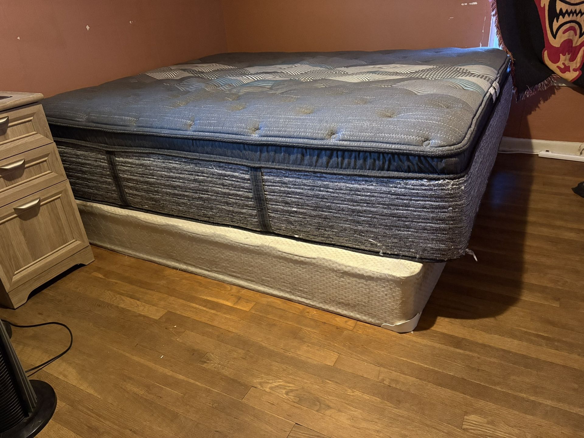 Beautryrest Simmons Harmony Lux diamond California King Bed Box springs ...