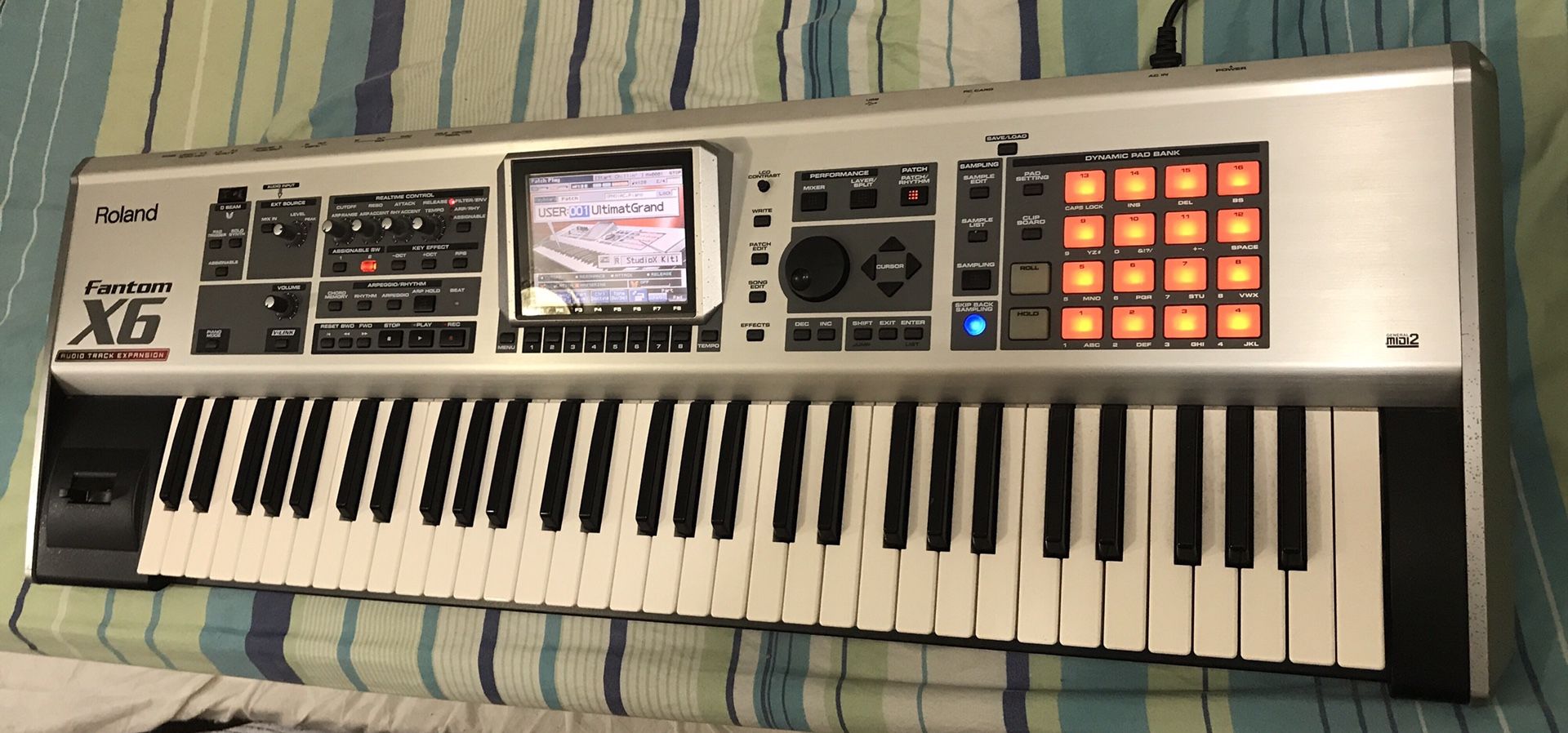 Roland Fantom X6
