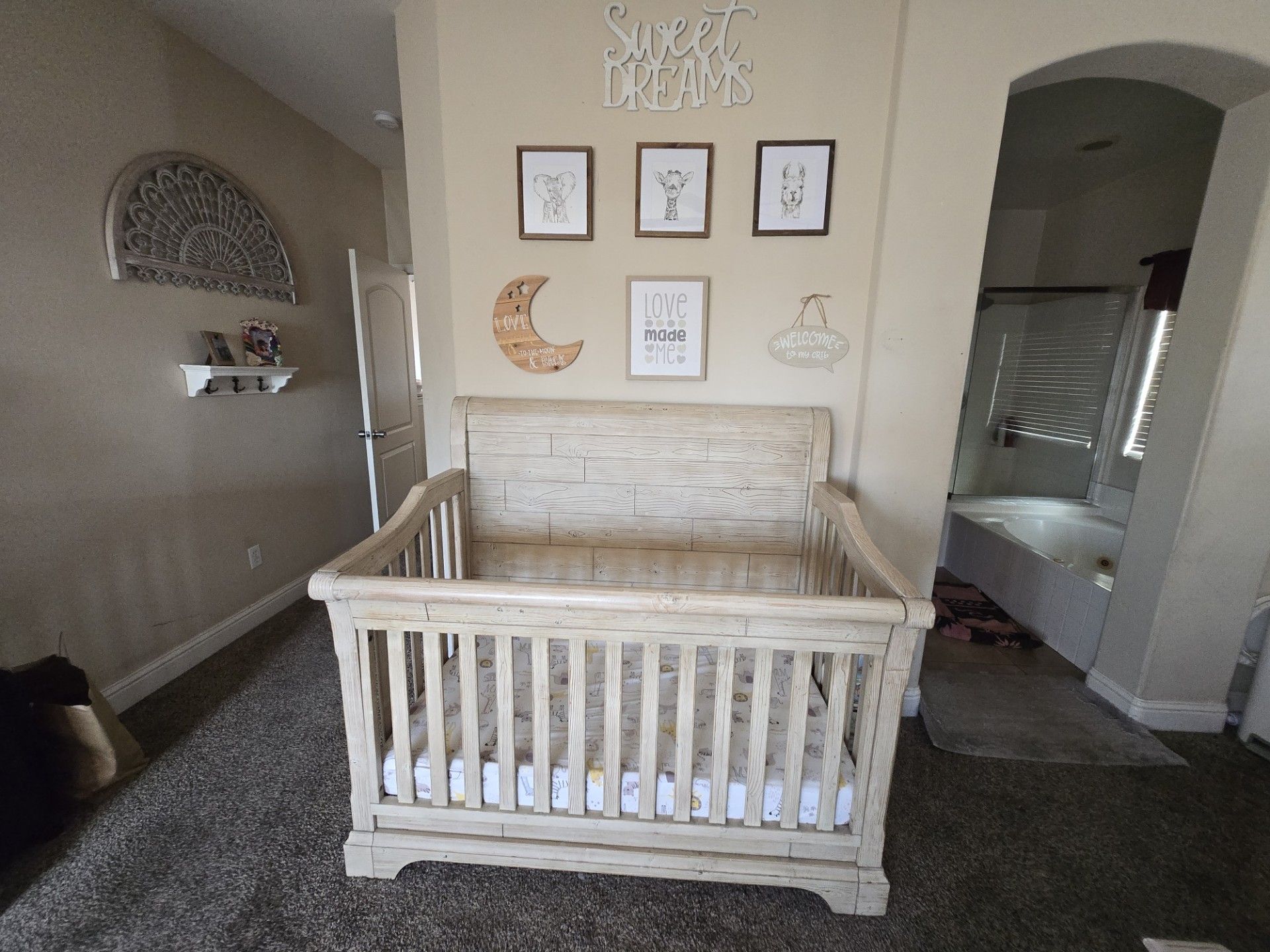 Cosi Bella Farmhouse Pine Convertible Crib for Sale in Pumpkin Center ...