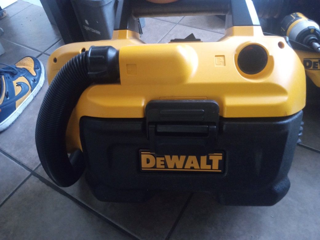 DeWalt Cordless Vacuum for Sale in Las Vegas, NV - OfferUp