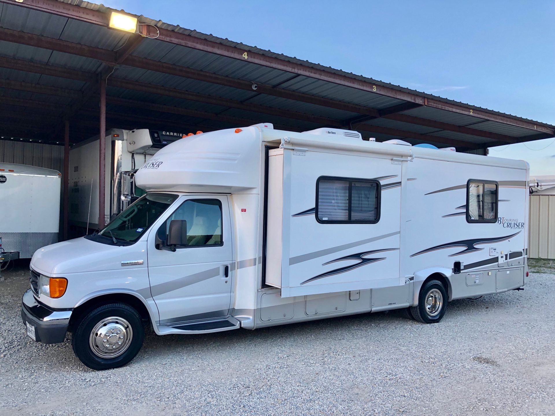 2007 Bt cruiser 28ft class b+ motor home with slide out only 37k miles ...
