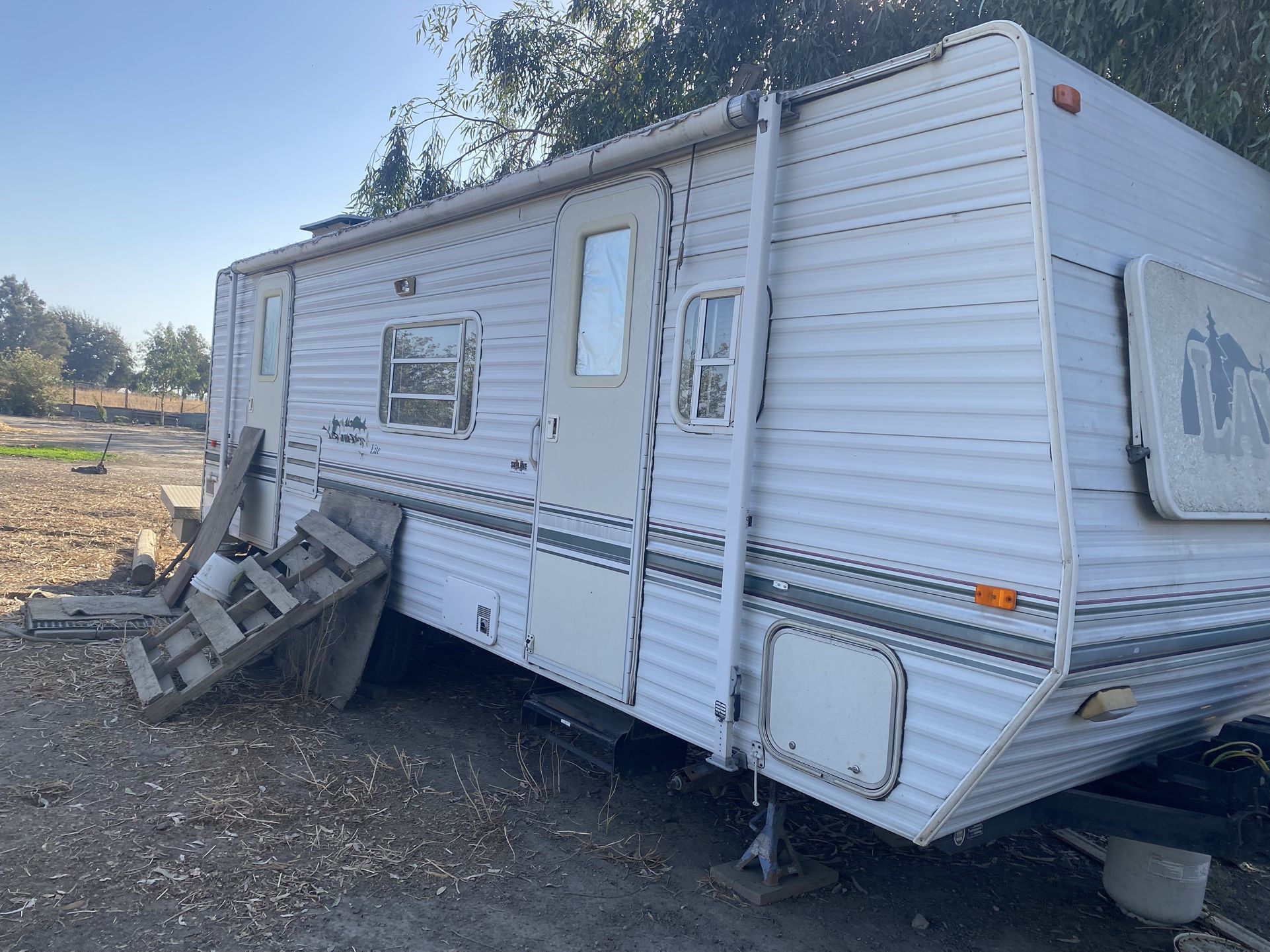 Layton RV Camper (5th Wheeler) for Sale in Riverdale, CA - OfferUp