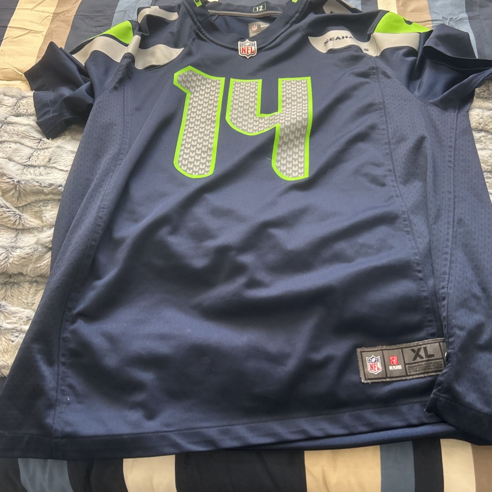Dk Metcalf NFL Jersey for Sale in Mesa, AZ - OfferUp