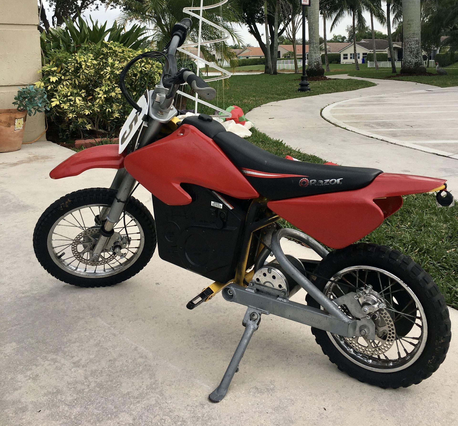 Razor Rocket MX650 Electric Dirt Bike for Sale in Pembroke Pines, FL ...