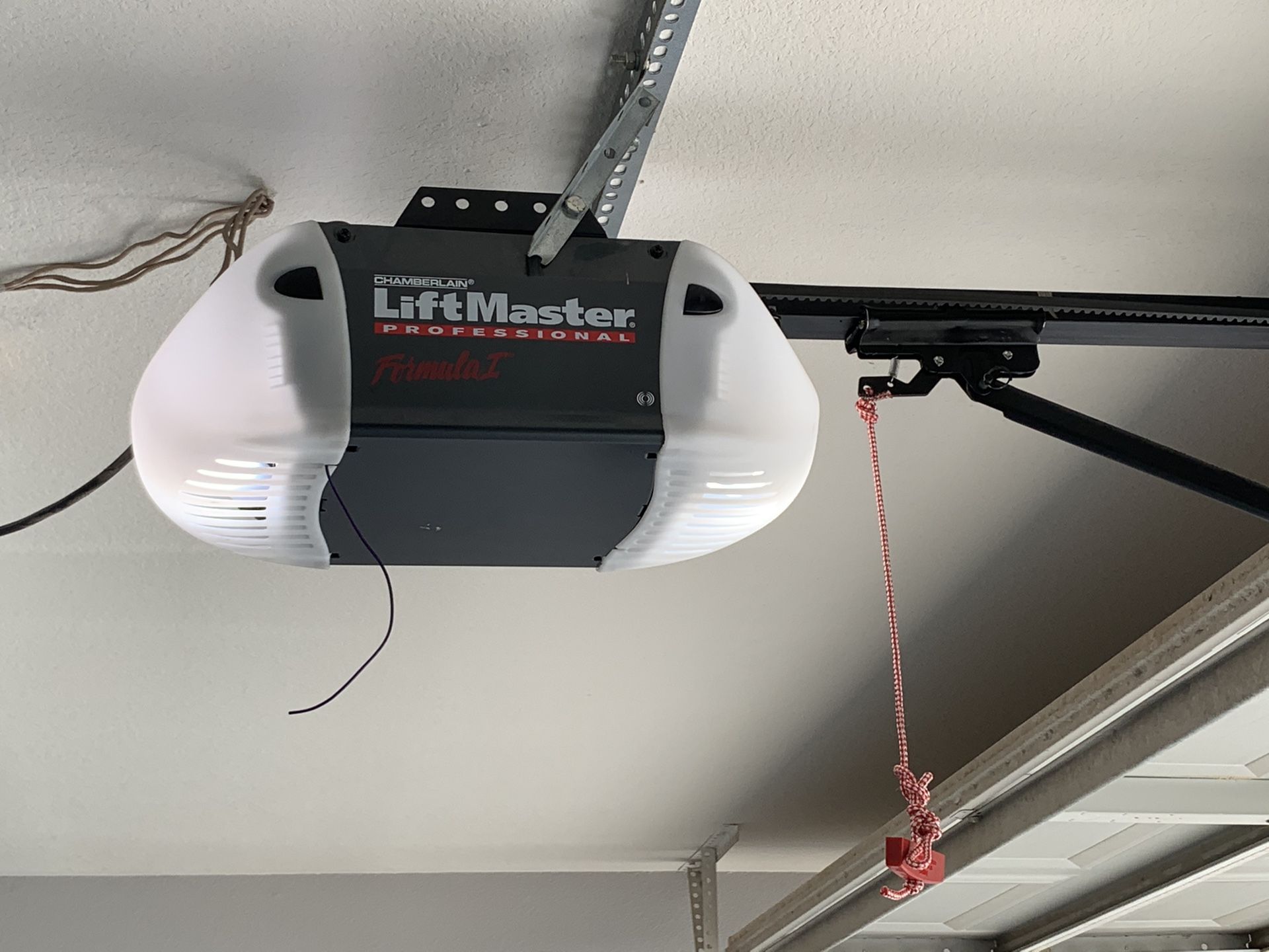 Liftmaster Professional Formula1 (1/2 HP) Garage Opener for 7 ft doors ...
