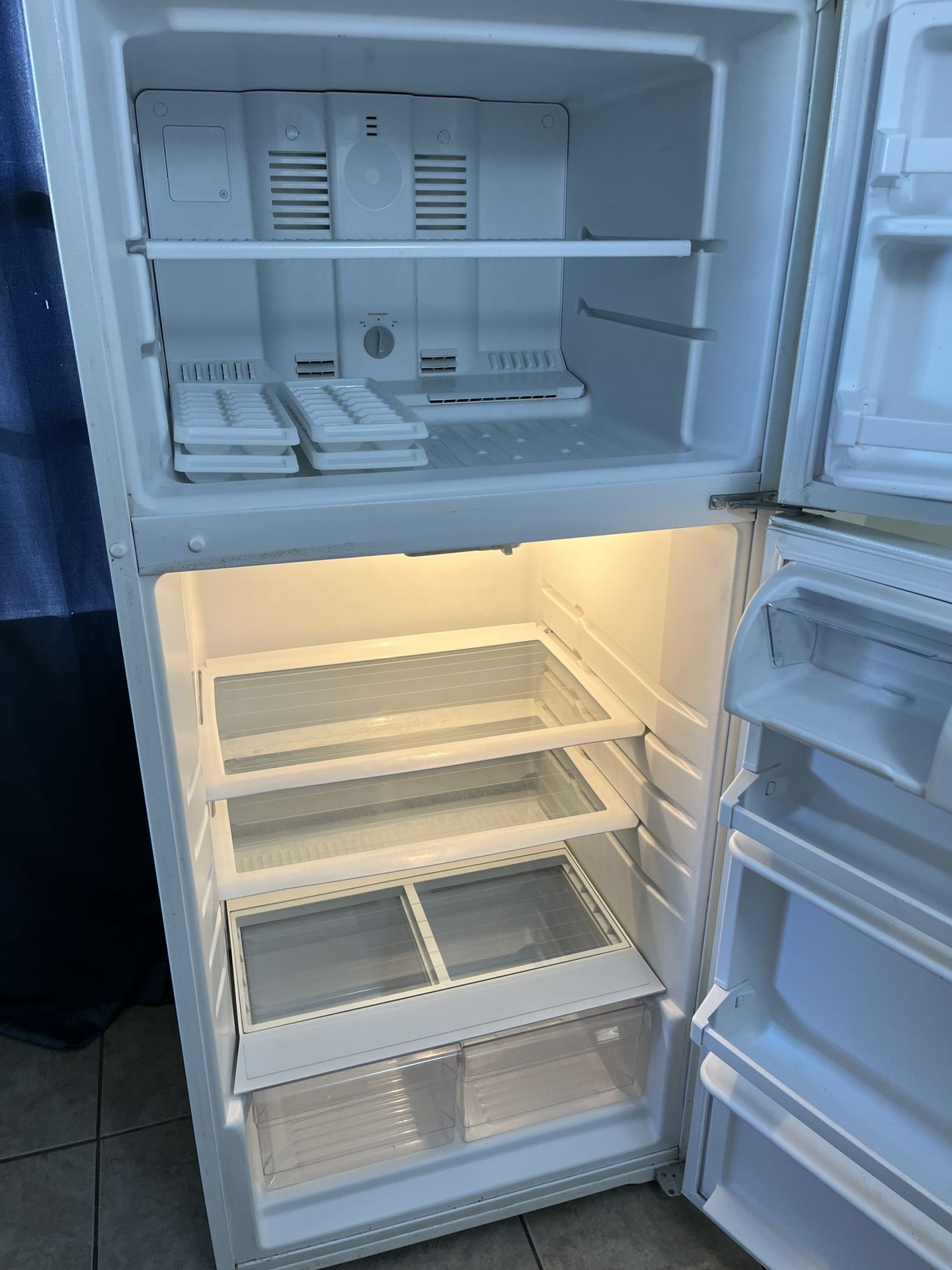 Whirlpool Refrigerator for Sale in Lutz, FL - OfferUp