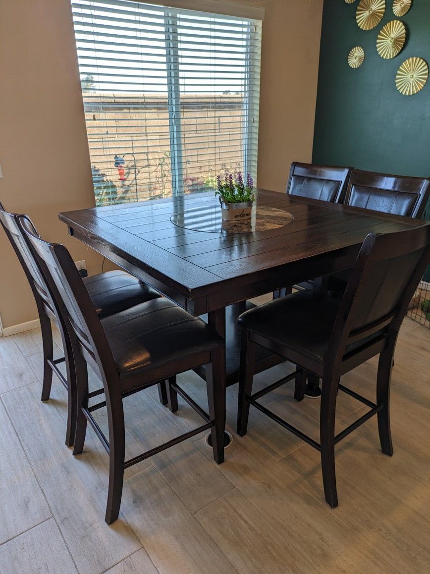 Dining Table With 5 Chairs for Sale in San Jacinto, CA - OfferUp
