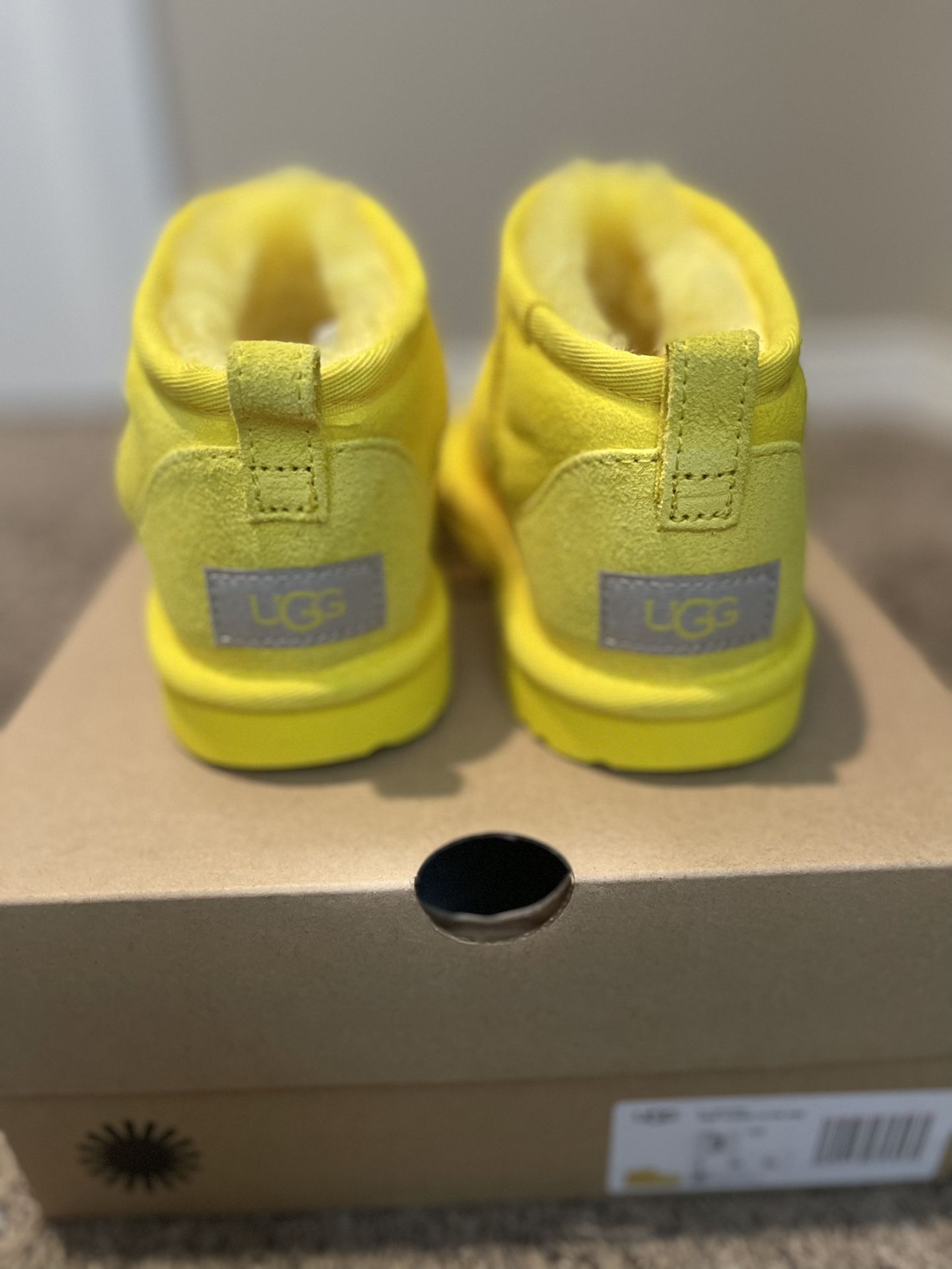 Yellow Uggs Size 3 for Sale in Fontana, CA - OfferUp