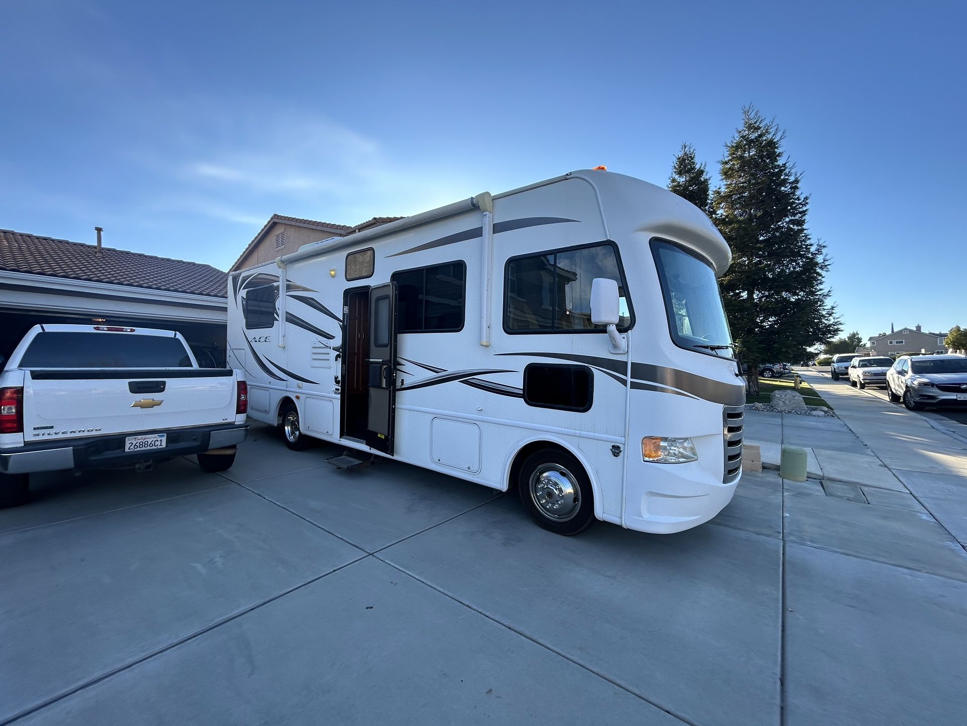 2011 Thor Ace 29.1 for Sale in Beaumont, CA - OfferUp