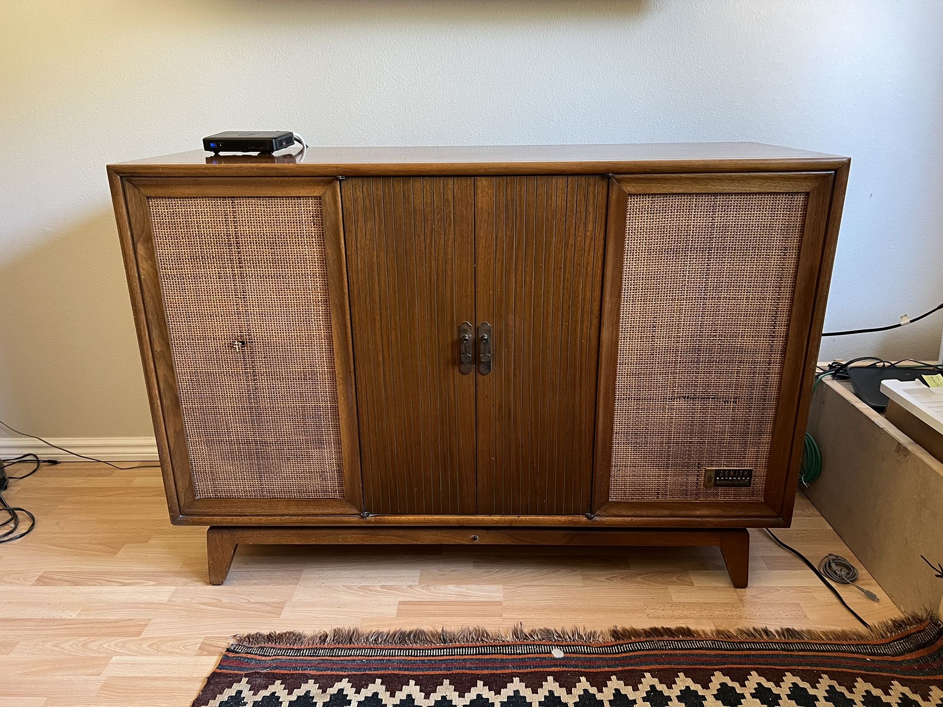 MCM Zenith Console for Sale in Tujunga, CA - OfferUp