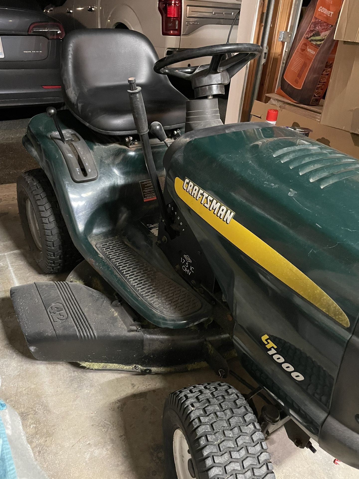 Craftsman LT1000 Riding Lawn Mower for Sale in Sumner, WA - OfferUp