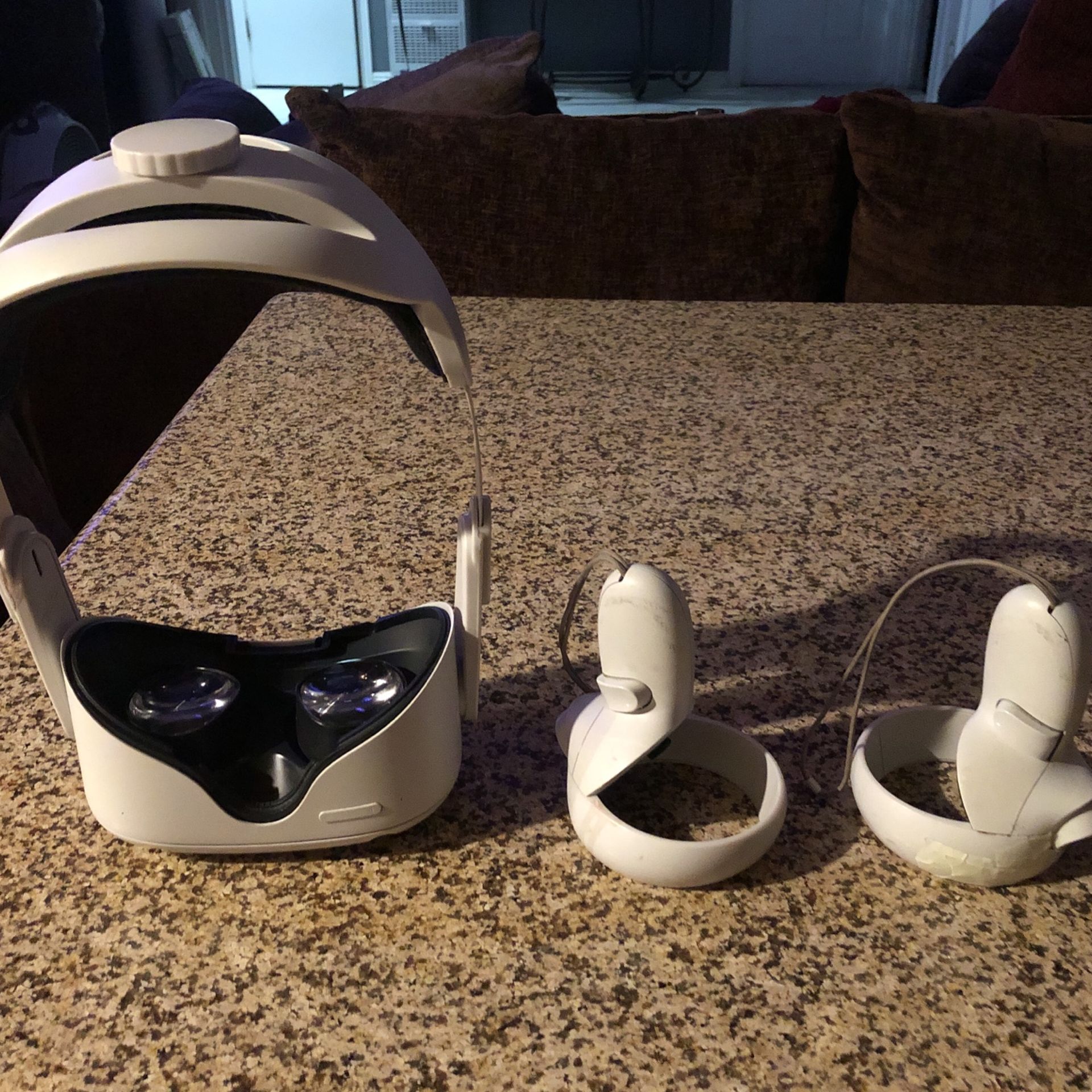 VR Used With Controllers for Sale in Palmdale, CA - OfferUp