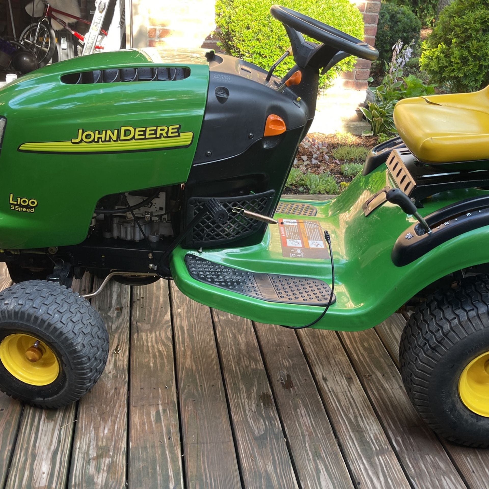 John Deere L100 for Sale in Prospect Heights, IL - OfferUp