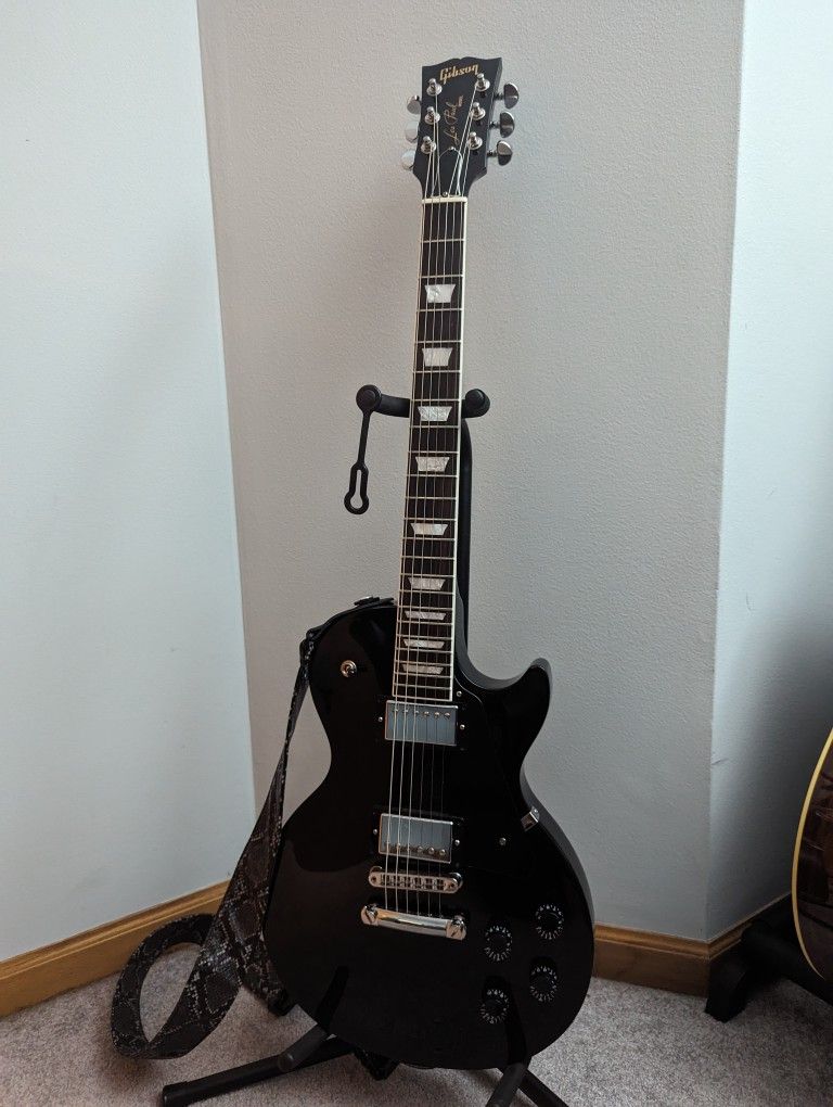 Gibson Les Paul Studio 2019 With Binding for Sale in Aurora, IL - OfferUp