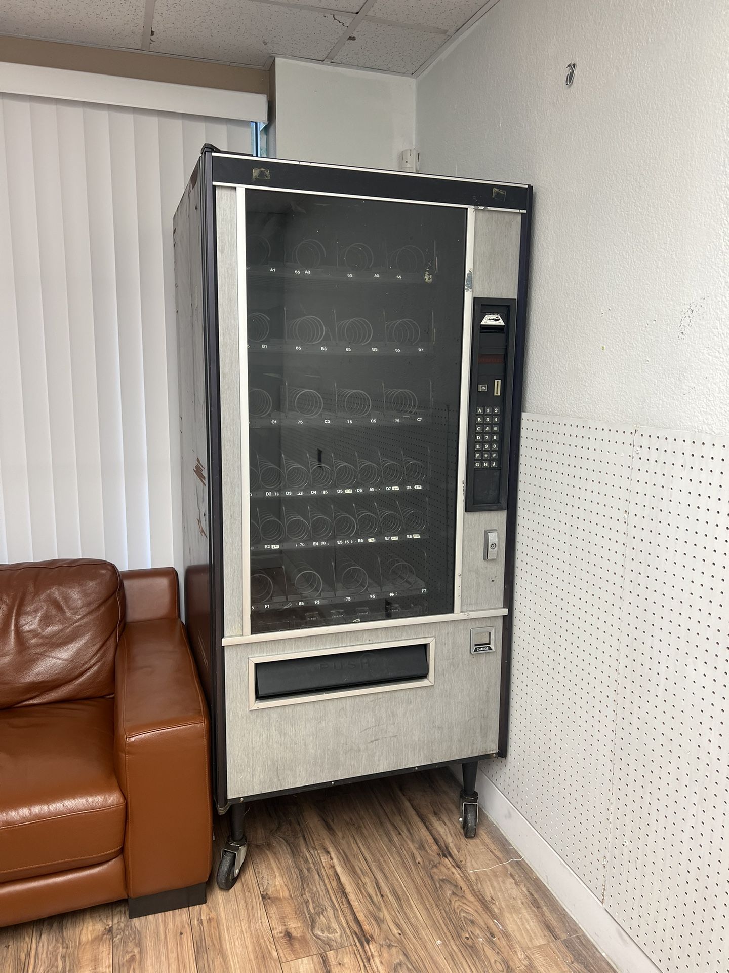 Vending Machine for Sale in Glendora, CA - OfferUp