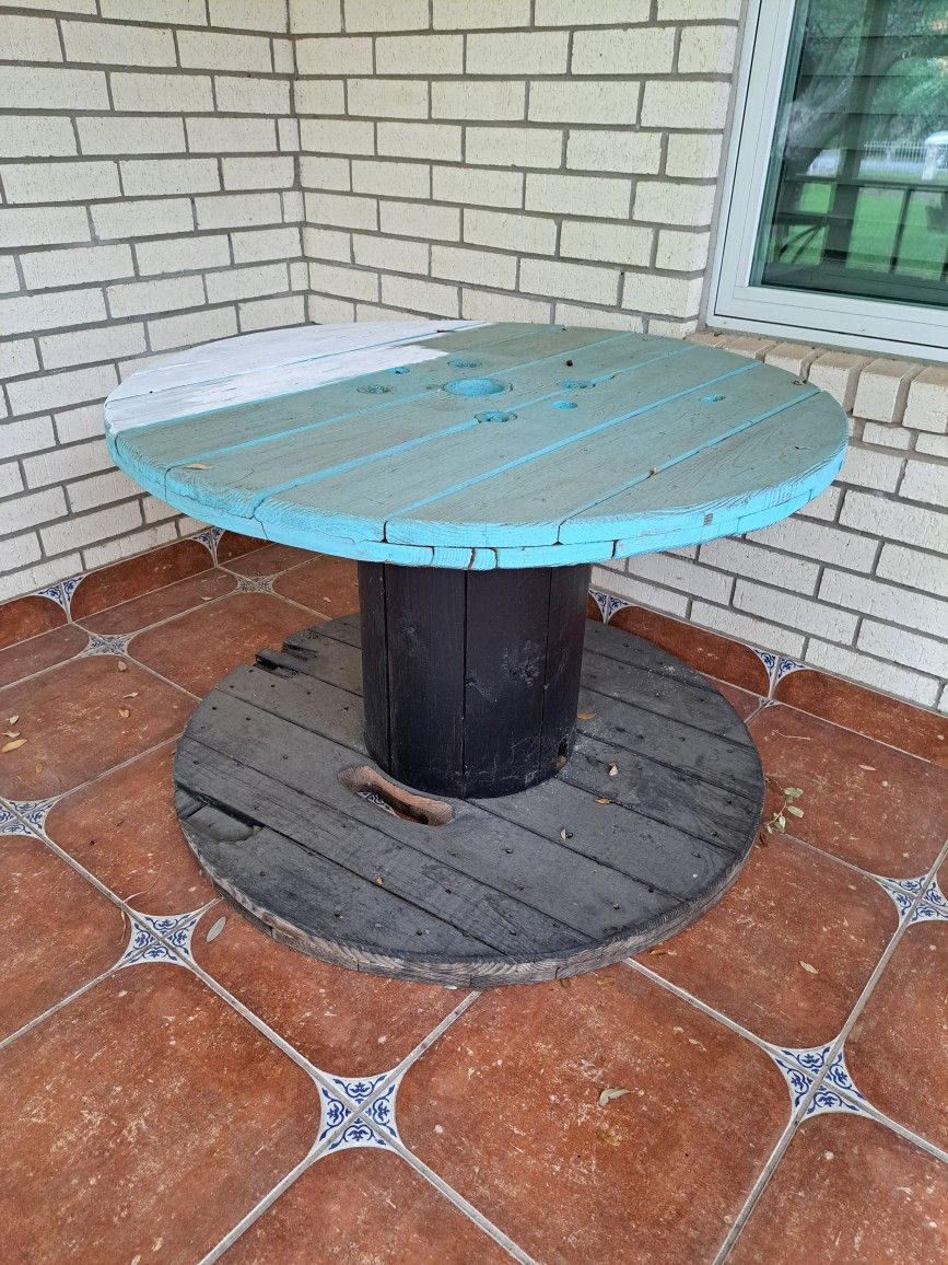 FREE! FREE FREE 48" D x 27" H WOOD SPOOL !! MUST PICK UP 281 N & 1604 ...