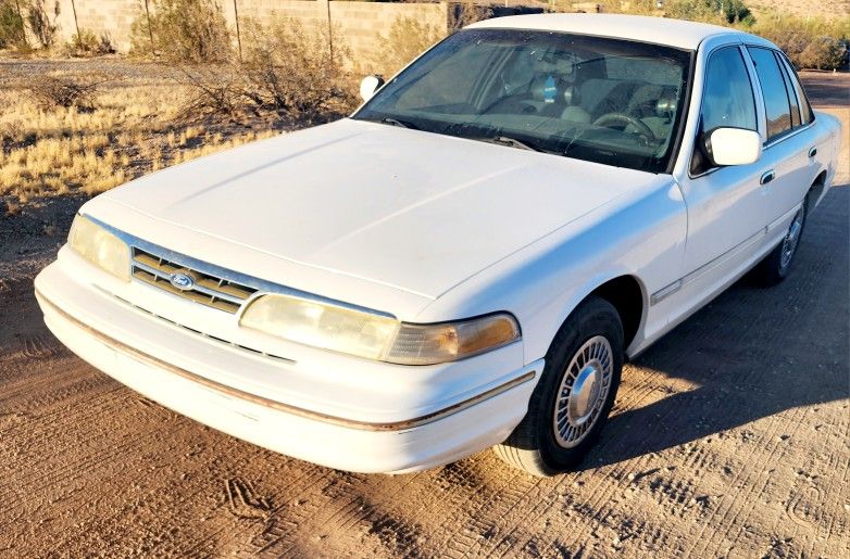 1997 Ford crown Victoria Similar to Honda Toyota Nissan Chevy Ford ...
