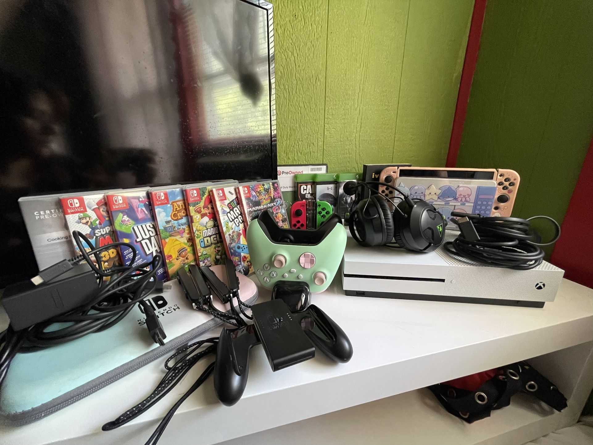 Nintendo Switch OLED and Xbox One S 1TB for Sale in Elgin, IL - OfferUp