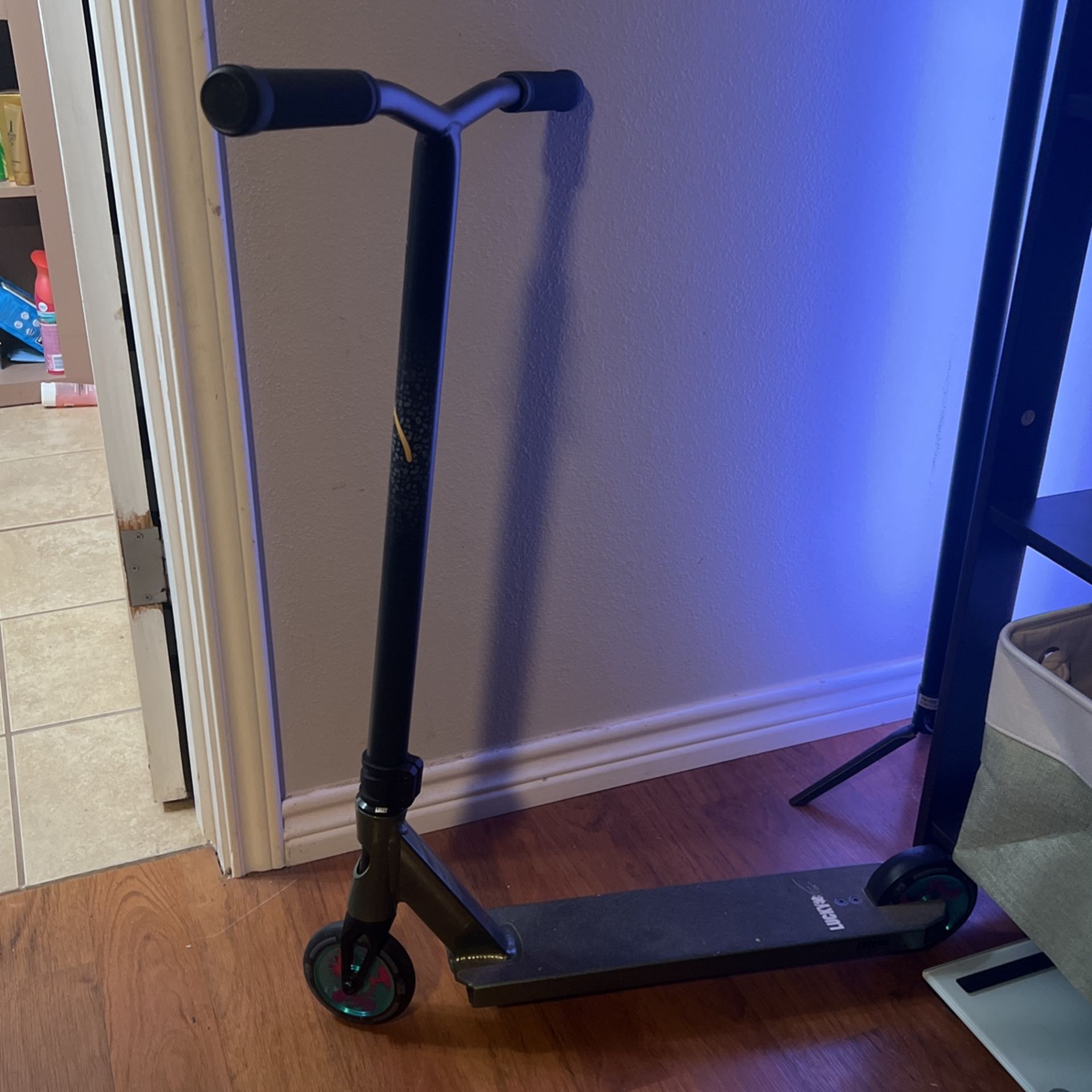 Professional Scooter Lucky Scooter Tanner Fox Edition Green for Sale in ...