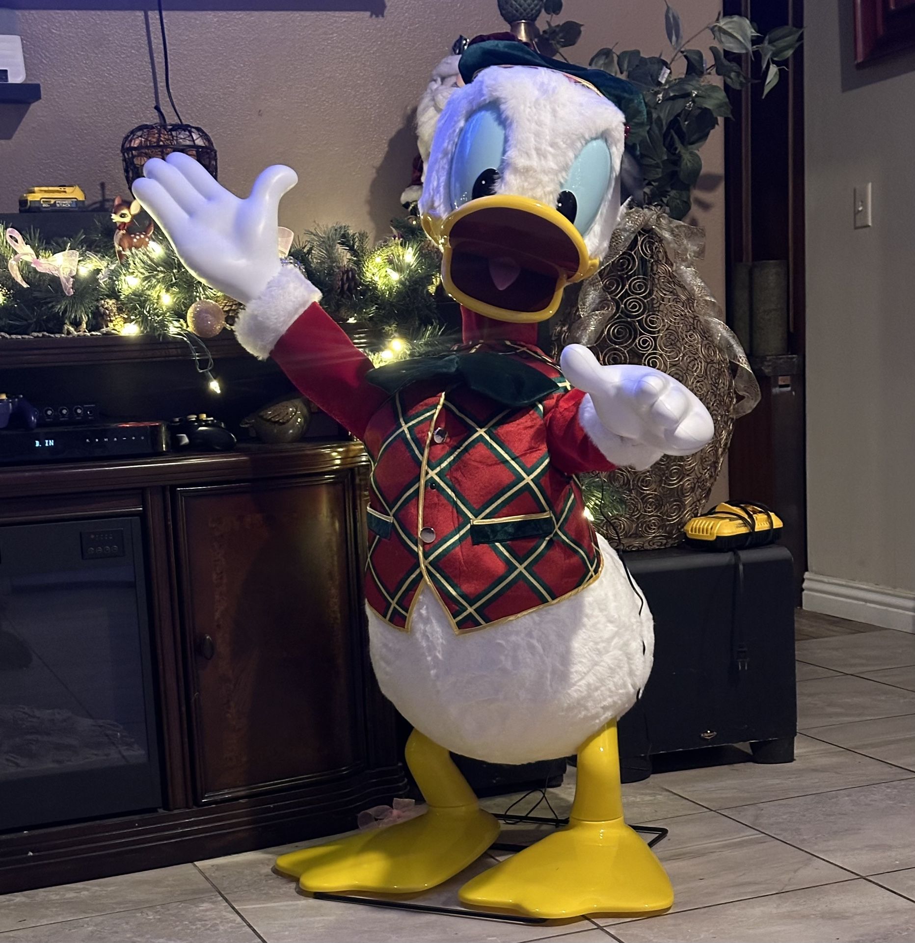 New Disney 4ft Animated Donald Duck $400 Firm PICK UP ONLY NO DELIVERY ...
