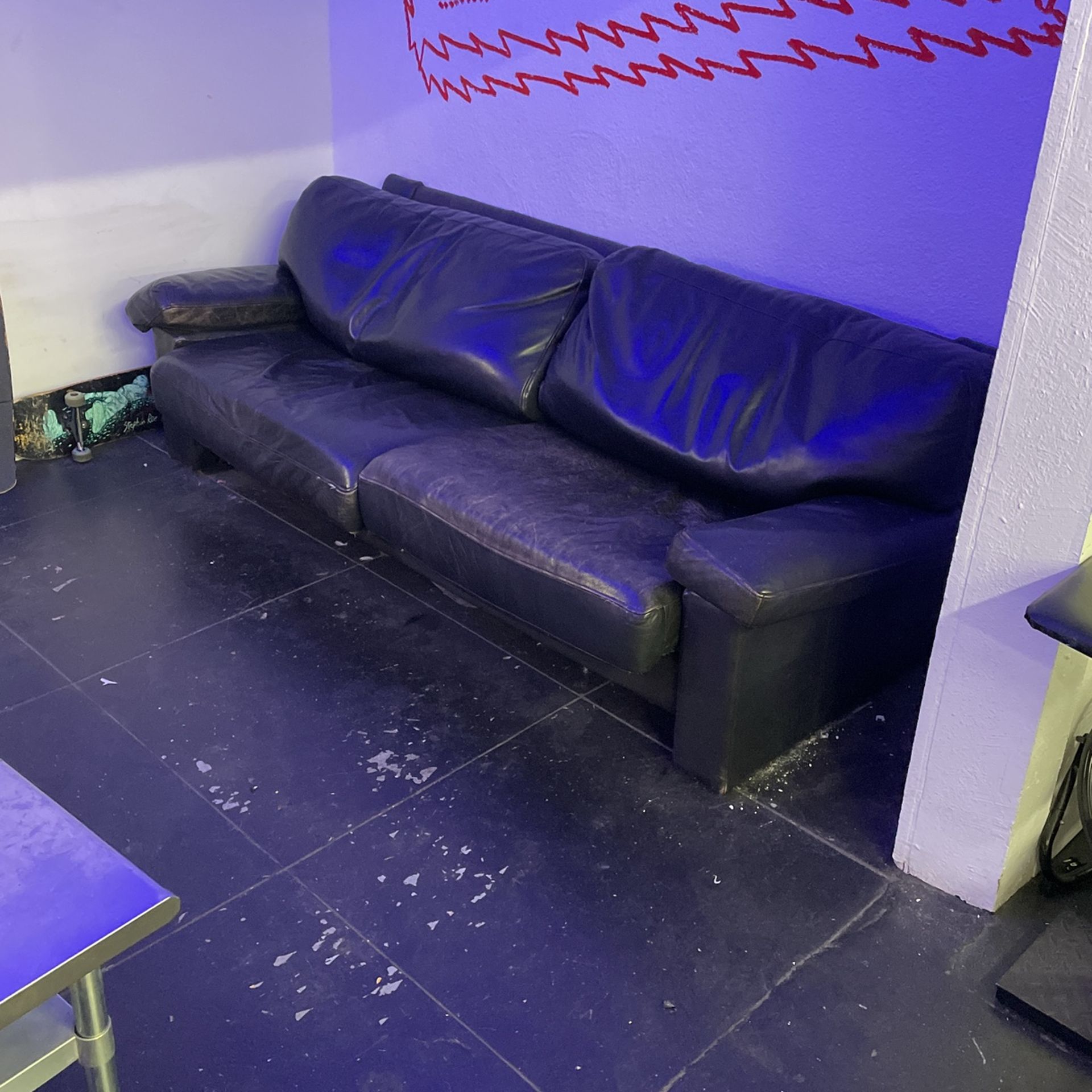 7ft X 3ft Leather Couch FREE Pick Up Tomorrow Only for Sale in Los ...