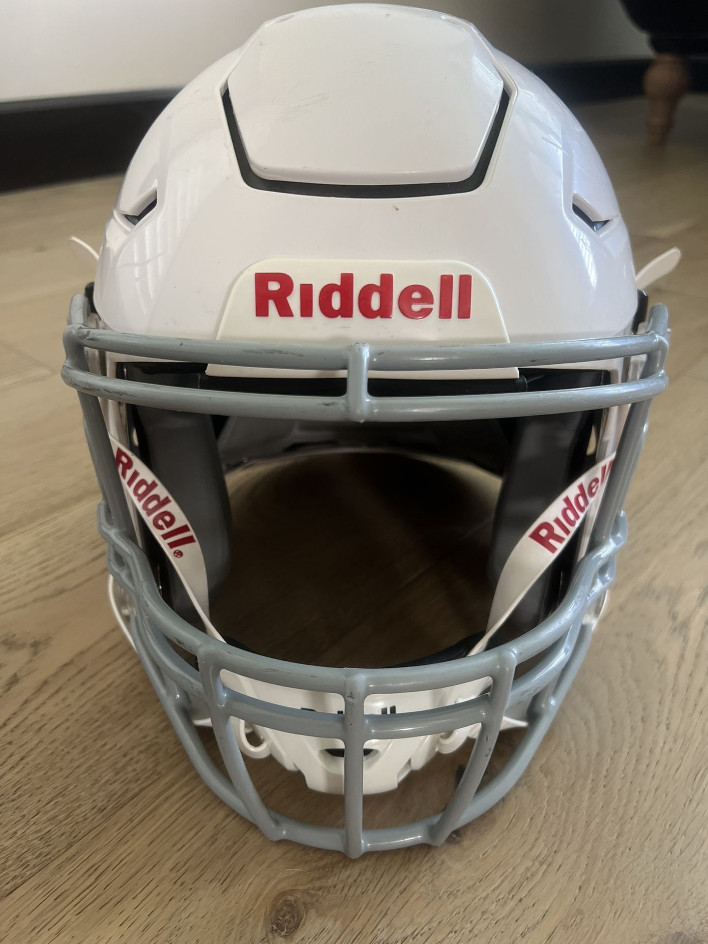 Riddell Youth SpeedFlex Football Helmet for Sale in Gilbert, AZ - OfferUp