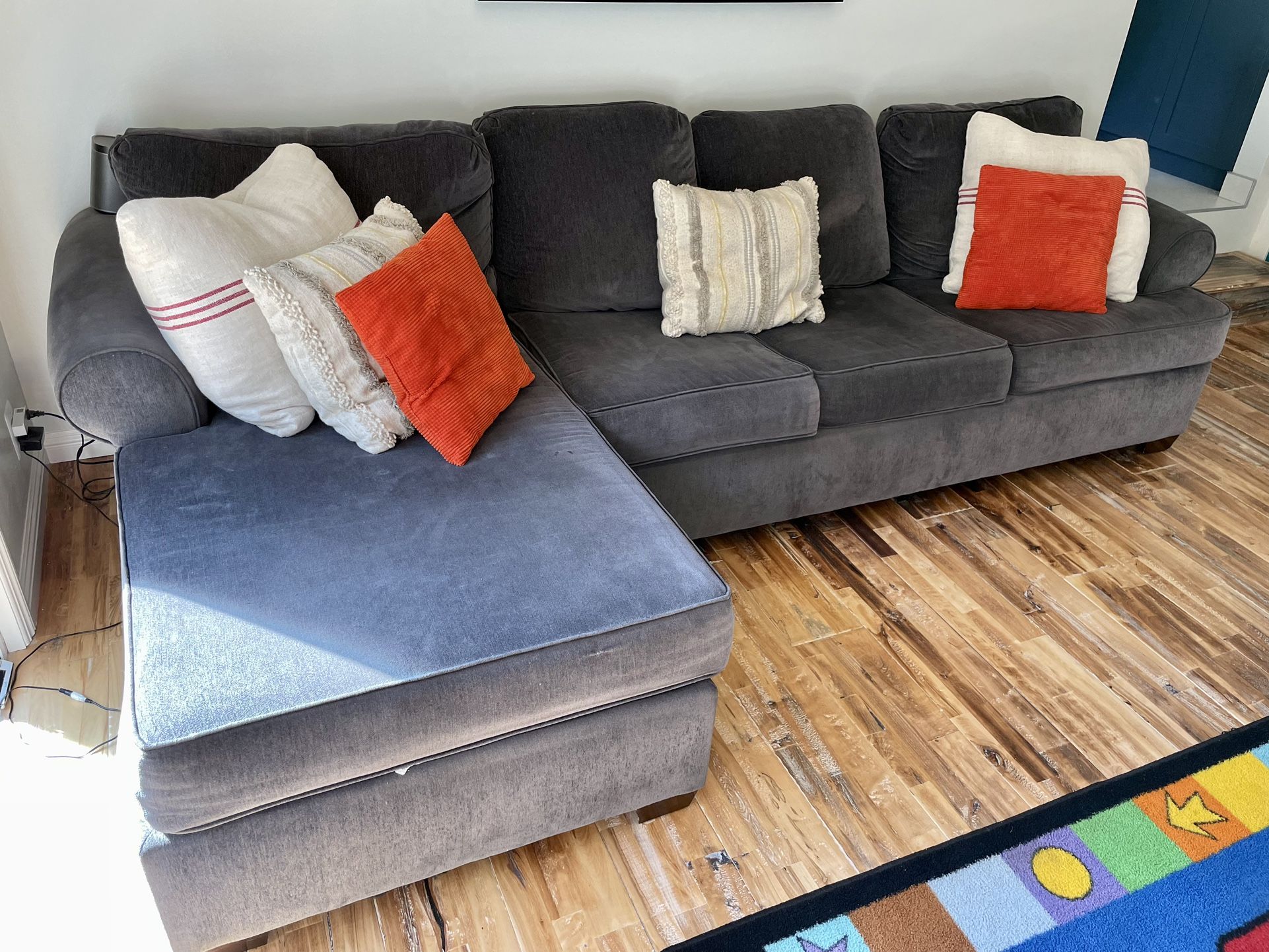 PENDING FREE Sectional - Sleeper Couch for Sale in San Carlos, CA - OfferUp