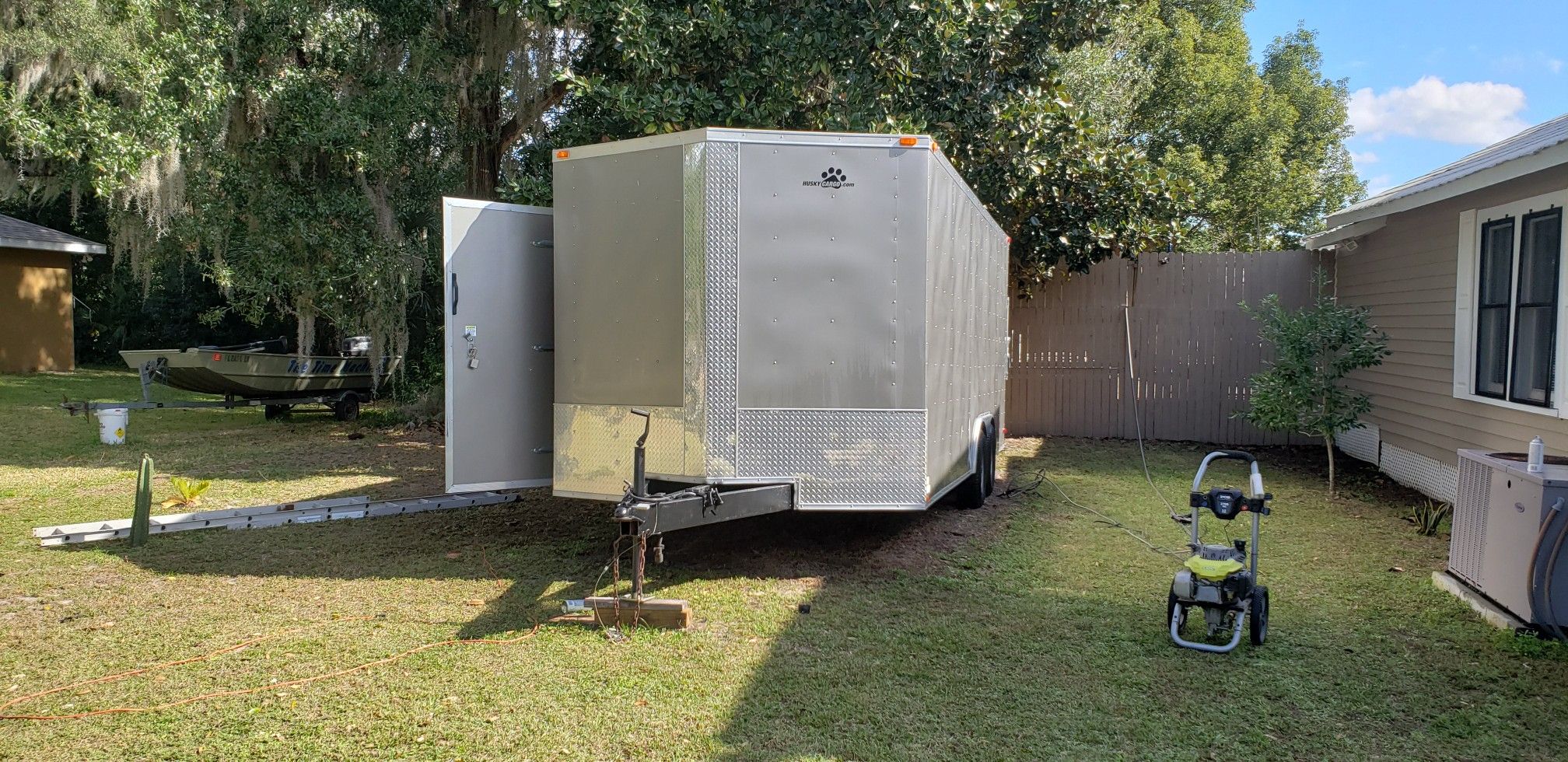 22 foot enclosed Husky trailer for Sale in Umatilla, FL - OfferUp
