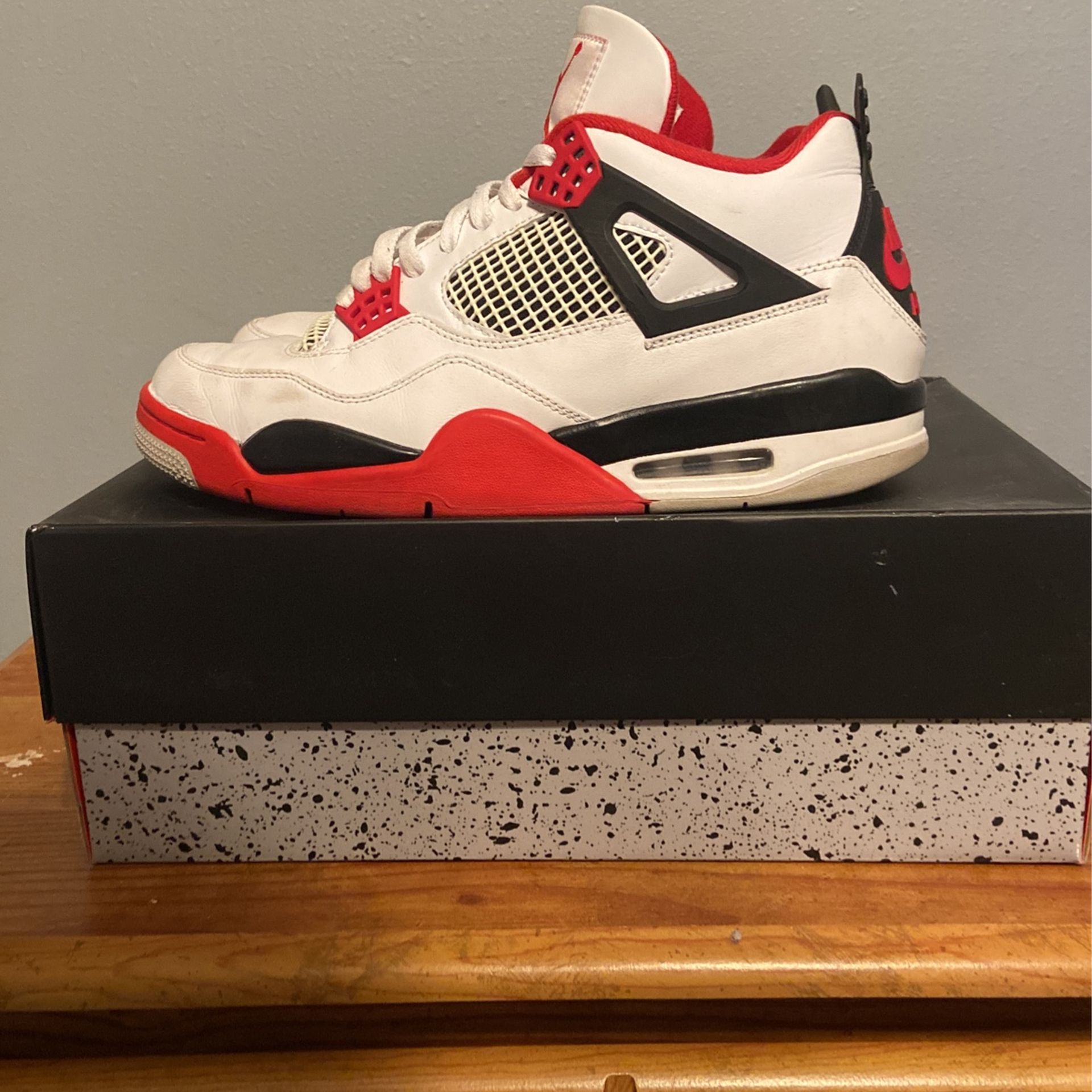 Jordan 4 Fire Red