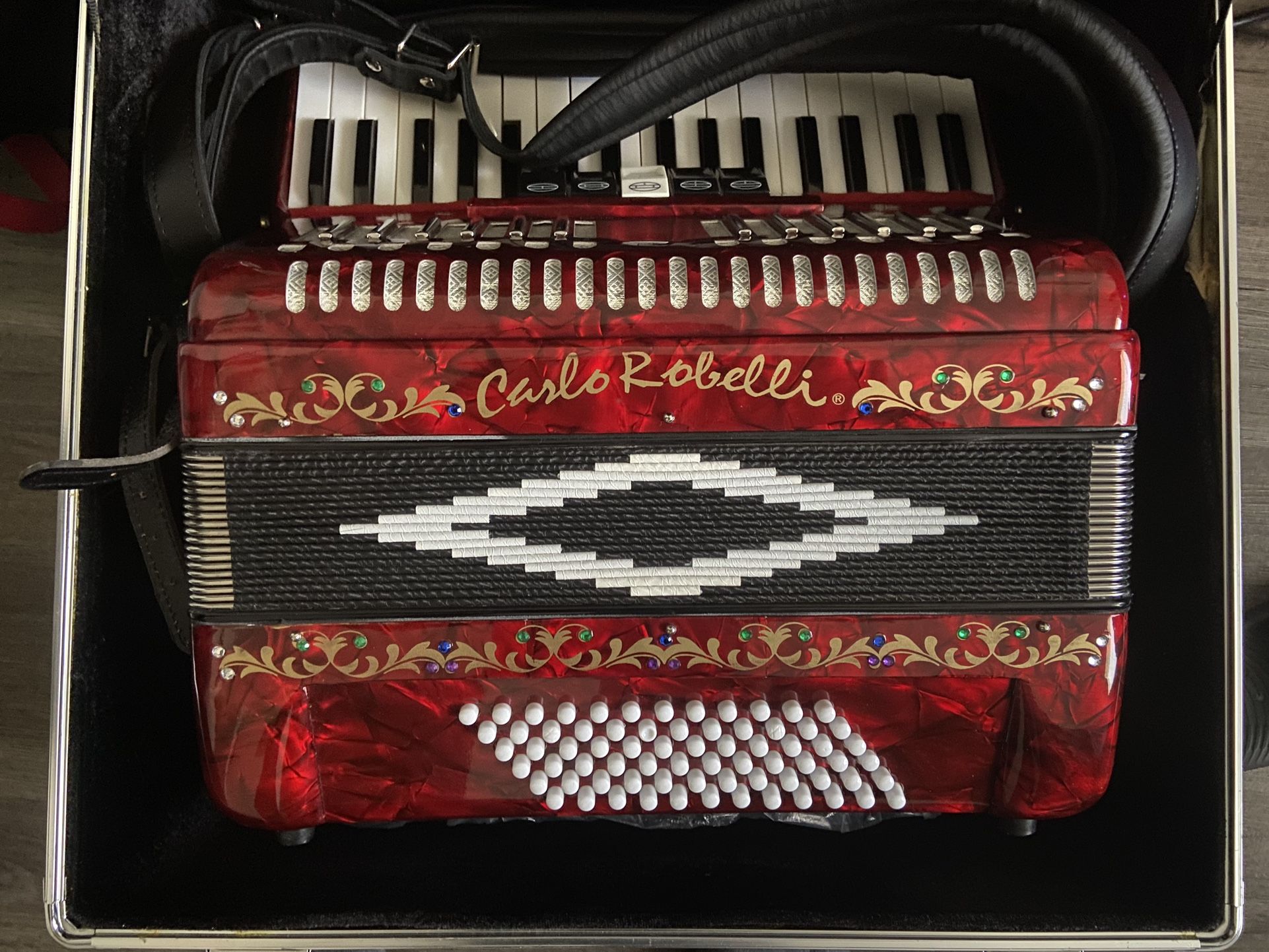 Carlos Robelli 72 key Piano Accordion for Sale in Las Vegas, NV - OfferUp
