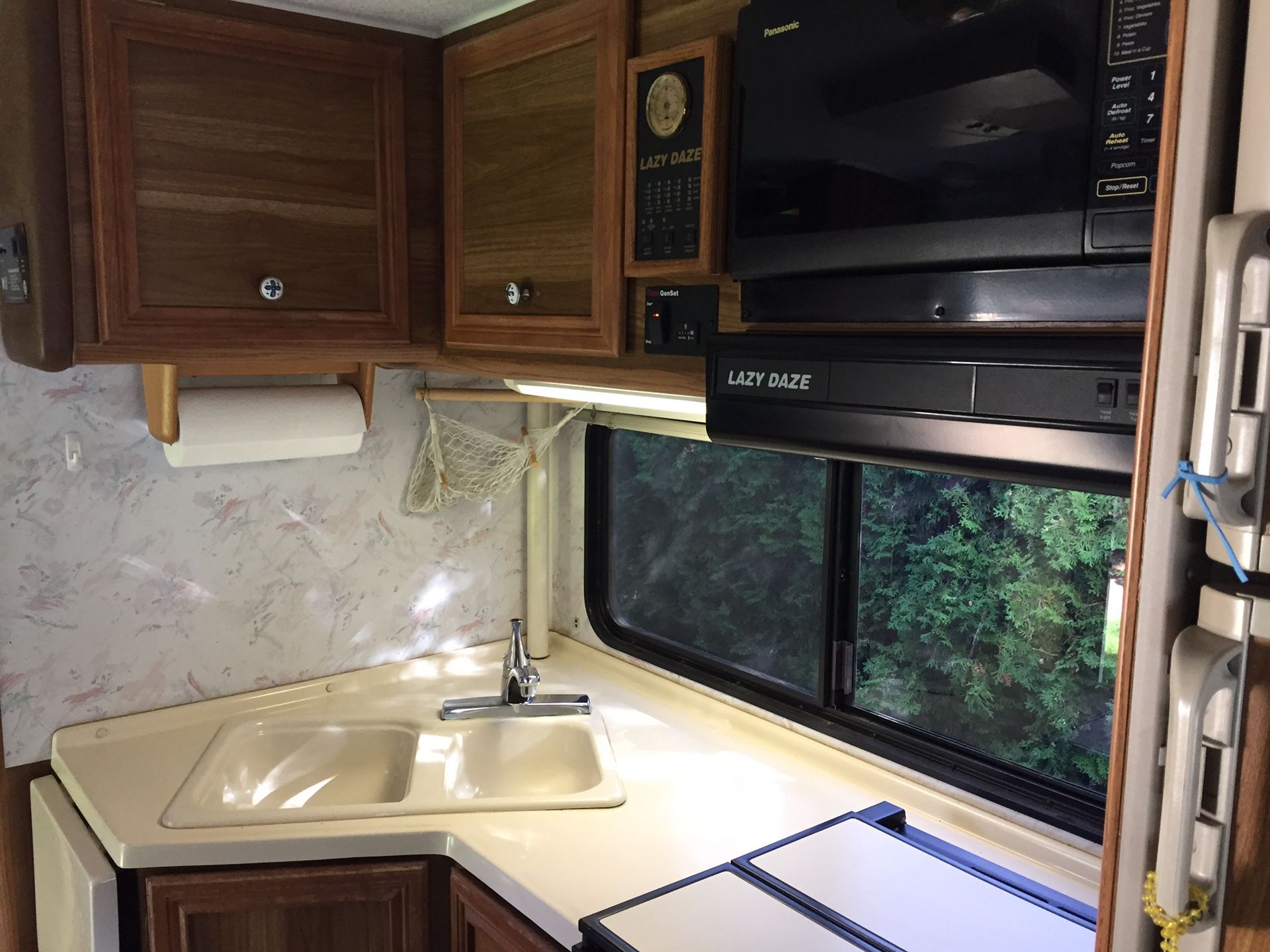 1999 Lazy Daze 26.5 mid bath Class C RV for Sale in Portland, OR - OfferUp