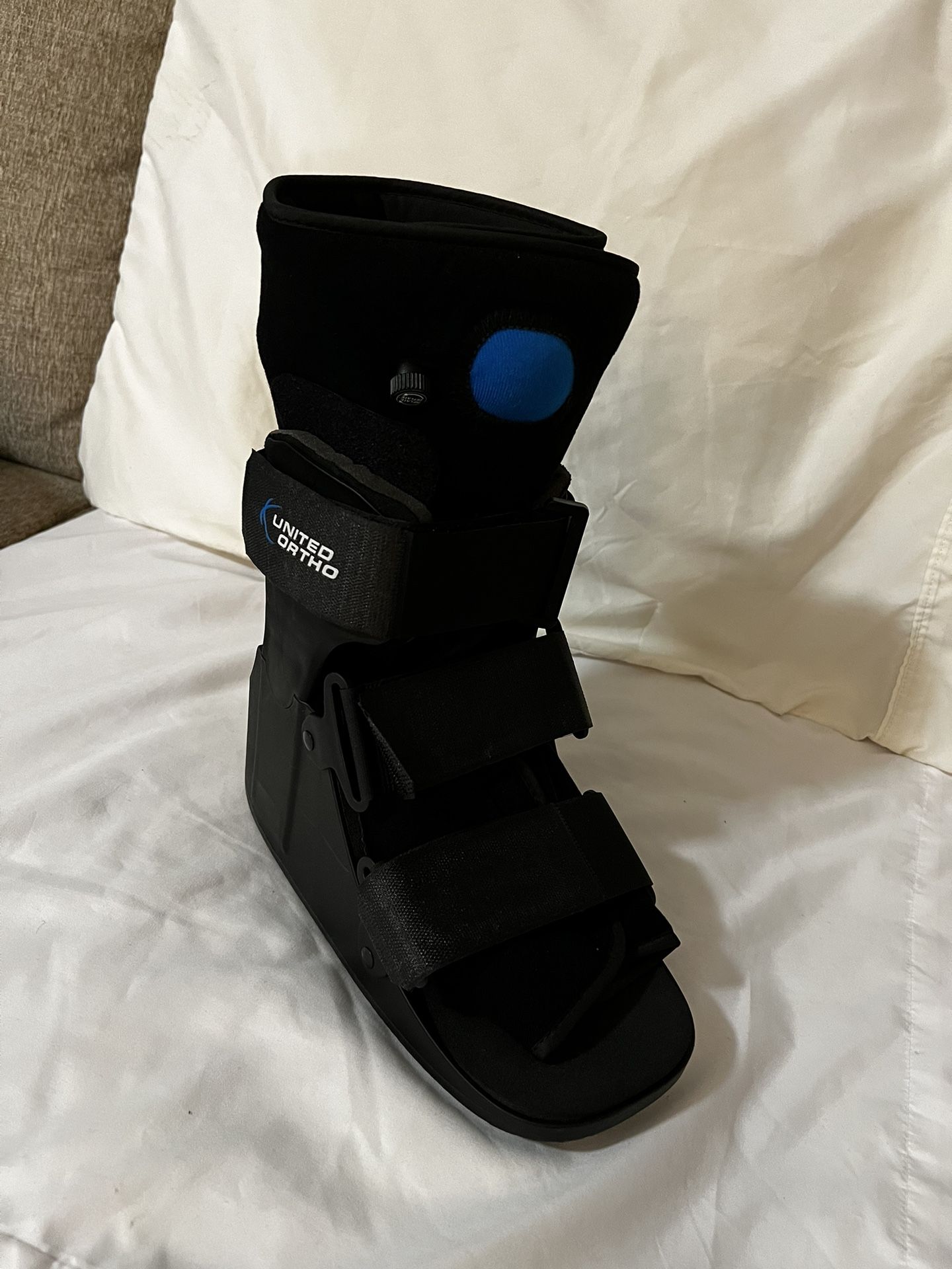 United Ortho Short Air Cam Walker Fracture Boot, Medium, Black for Sale ...