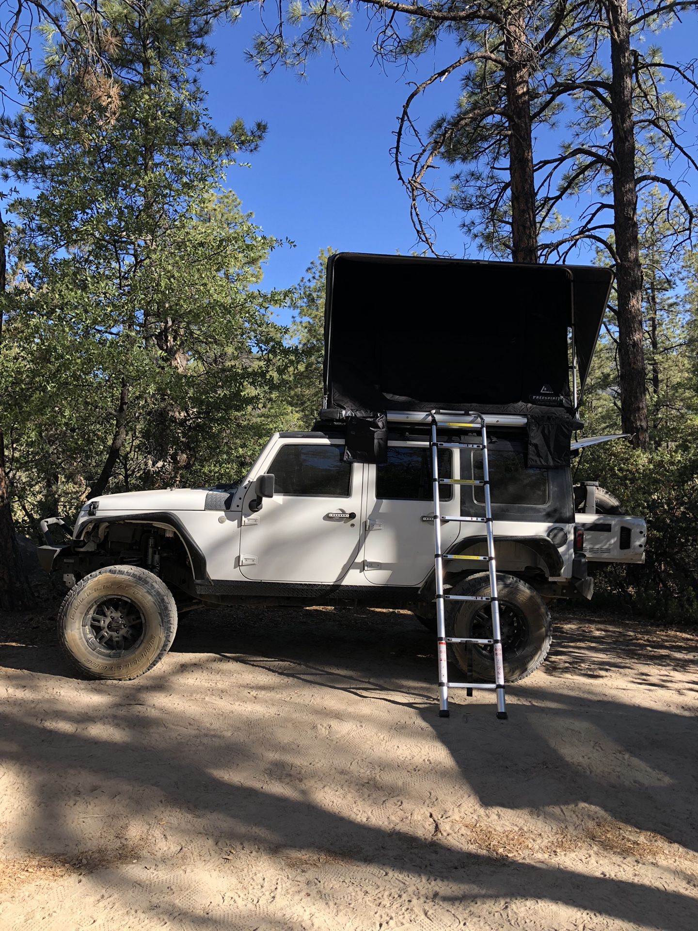 Free Spirit Recreation FSR Triple Layer M55 Roof Top Tent Jeep Edition ...
