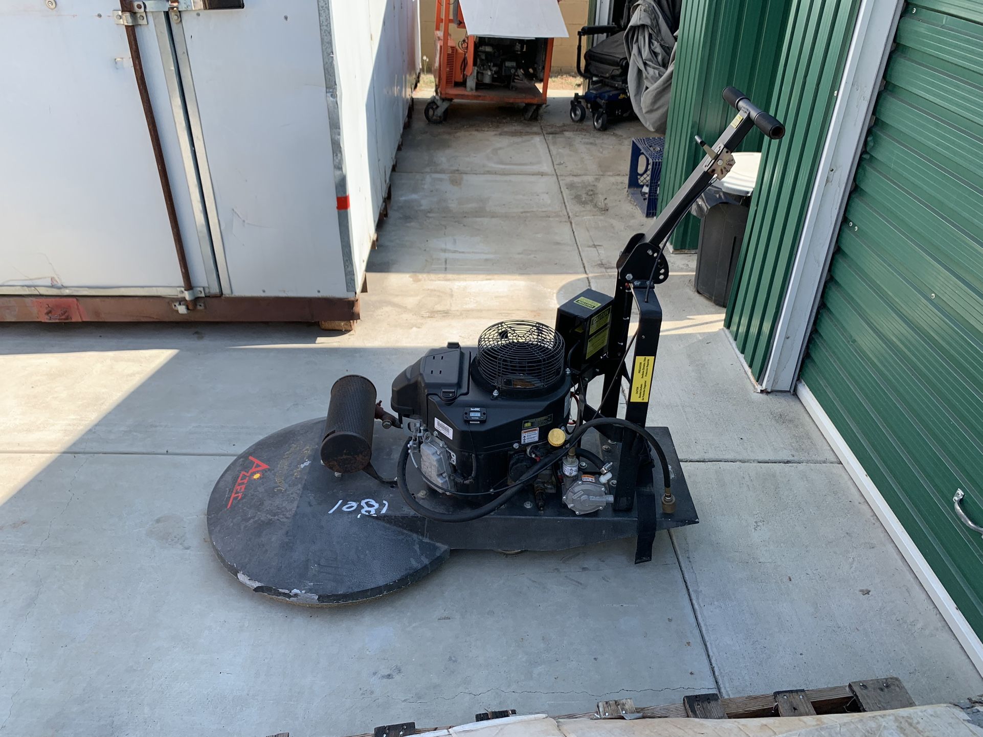 Aztec Low Rider Propane Floor Burnisher for Sale in Lakewood, CA - OfferUp