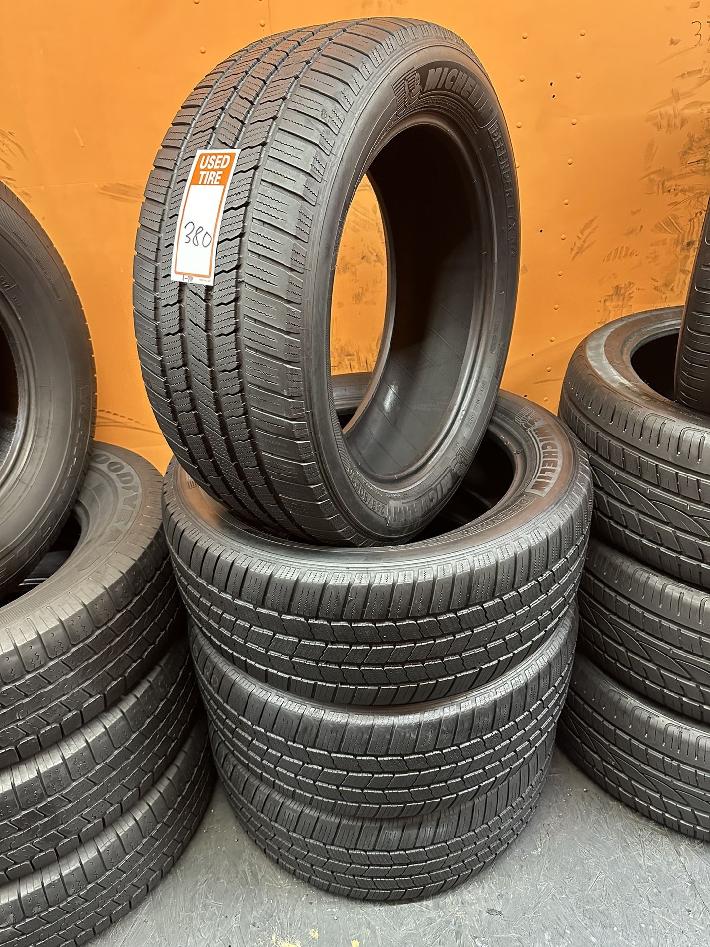265/50R20 Michelin Defender LTX Full Tire Set for Sale in Arlington, TX - OfferUp