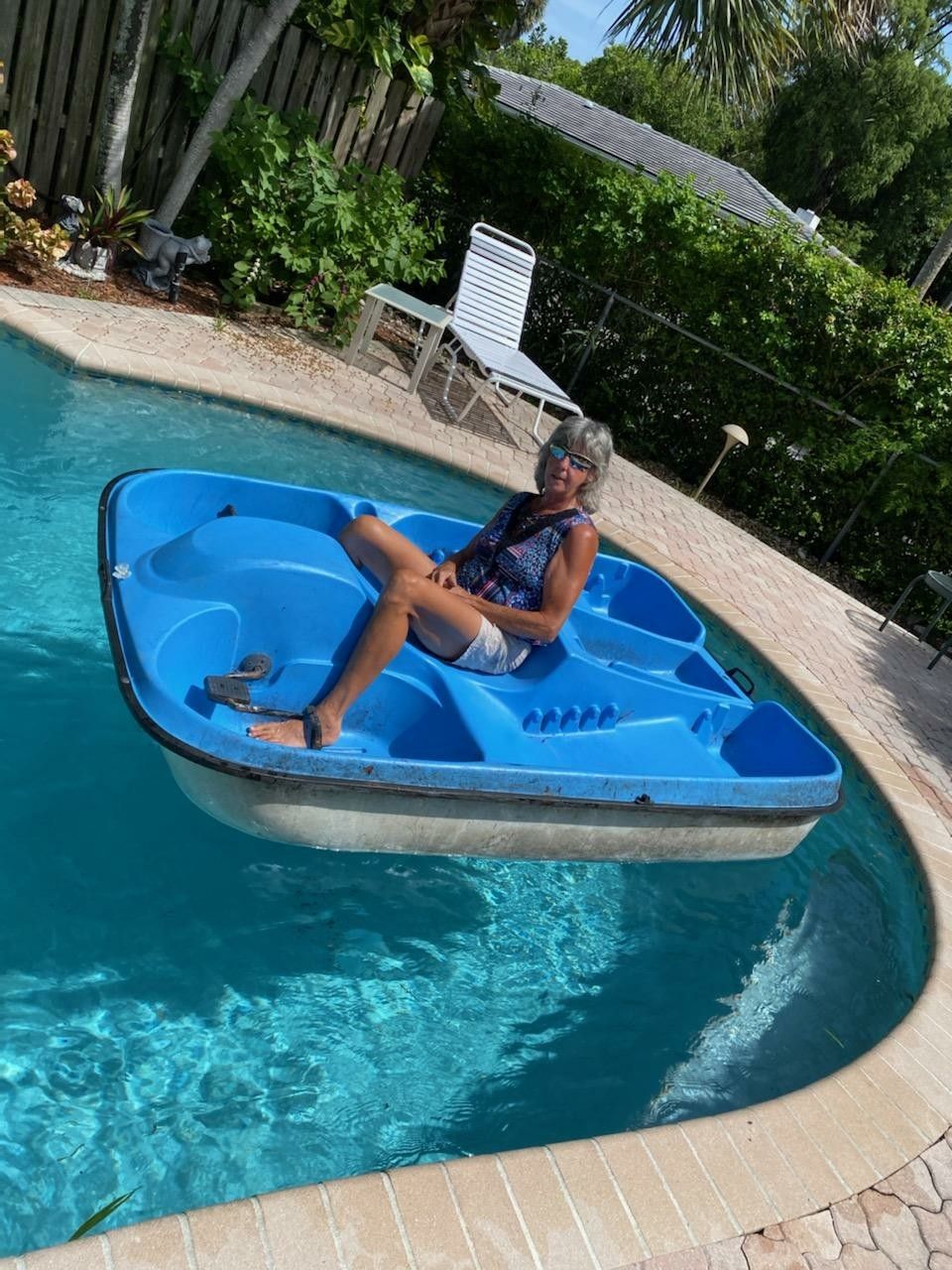 2 Seater Paddle boat for Sale in Tamarac, FL - OfferUp