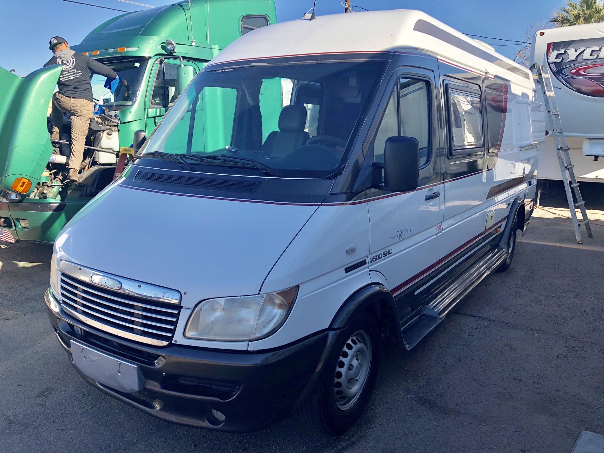 2005 Vista Cruiser 22’ Mercedes Diesel for Sale in Glendale, AZ - OfferUp