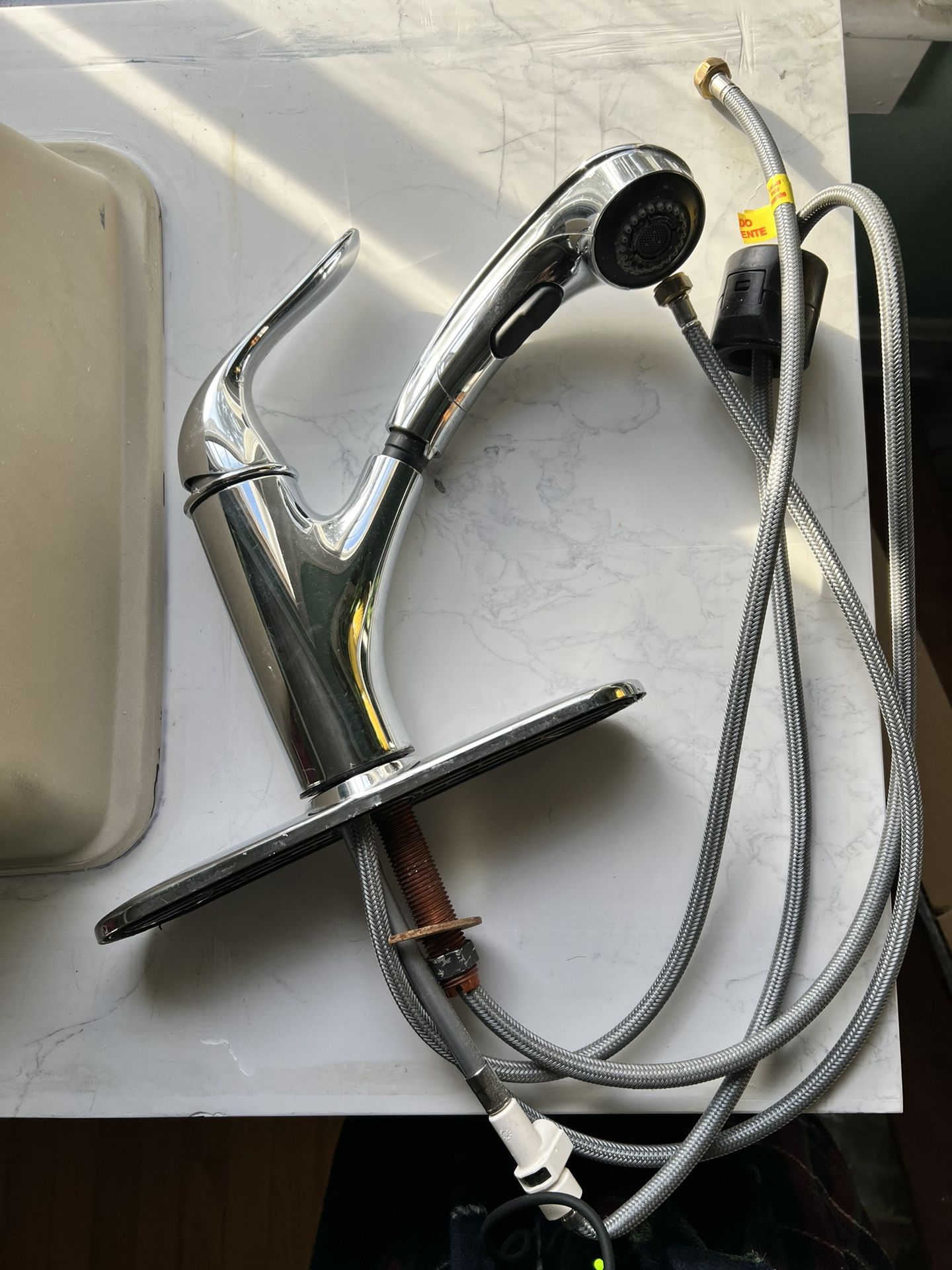 Moen Brecklyn Single-Handle Pull-Out Sprayer Kitchen Faucet with Power ...