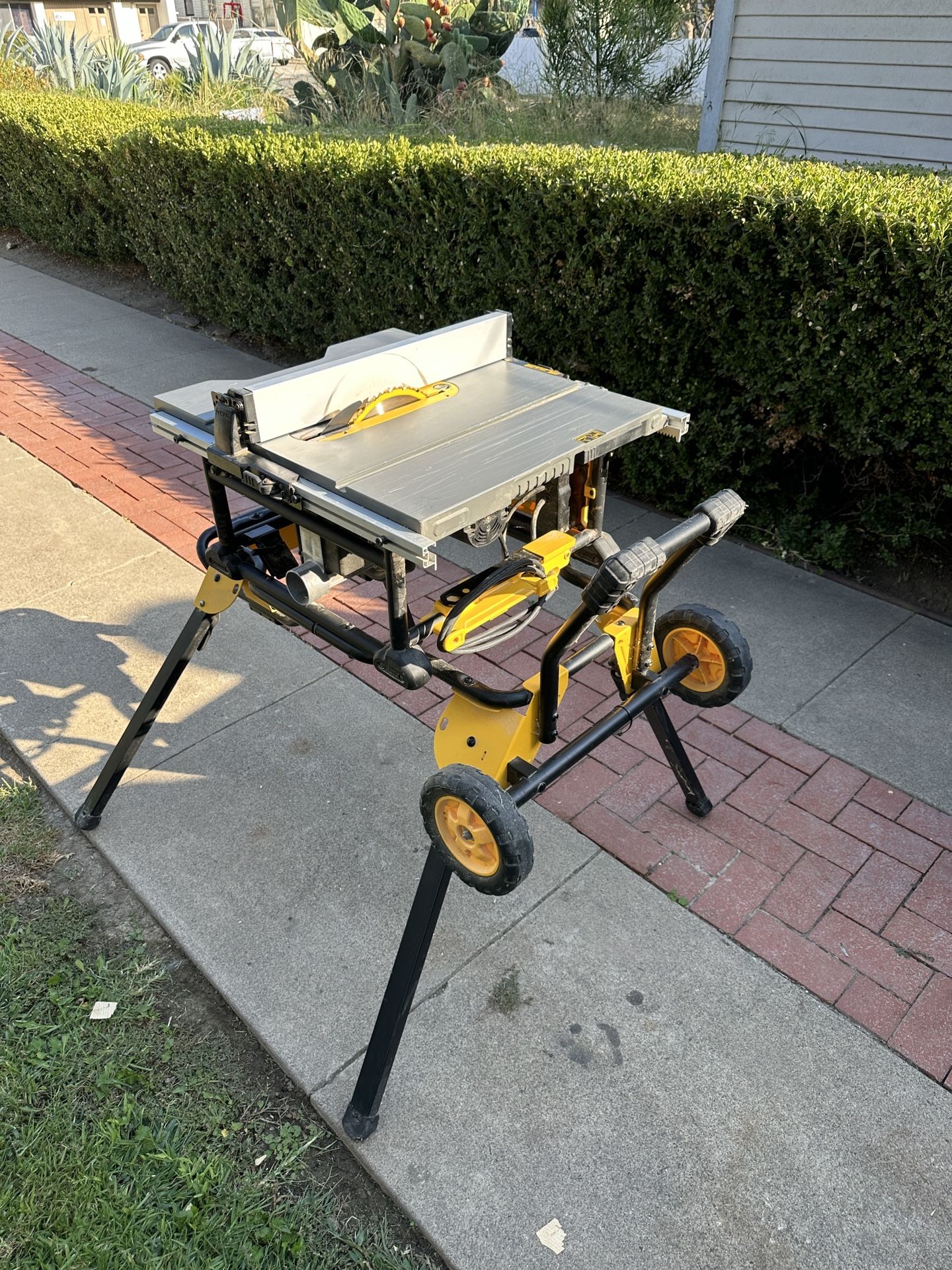 Dewalt DWE7491 Table Saw for Sale in Orange, CA - OfferUp