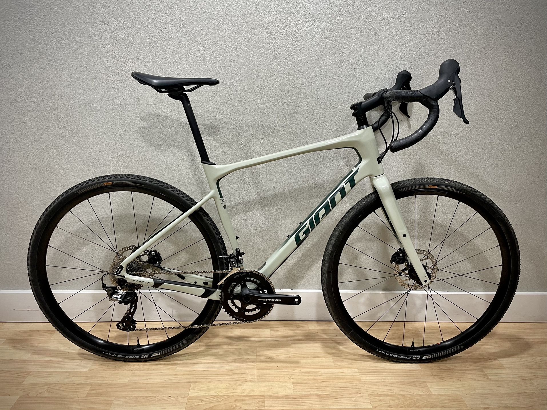 Giant Revolt Gravel Bike for Sale in Gilbert, AZ - OfferUp