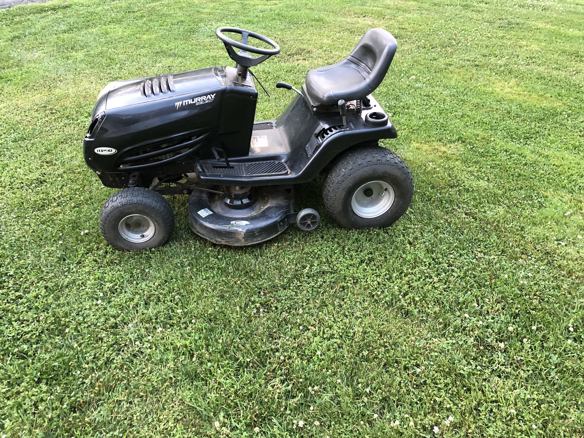 Murray 17.5 HP 42” Cut Riding Mower for Sale in Mayfield, PA - OfferUp