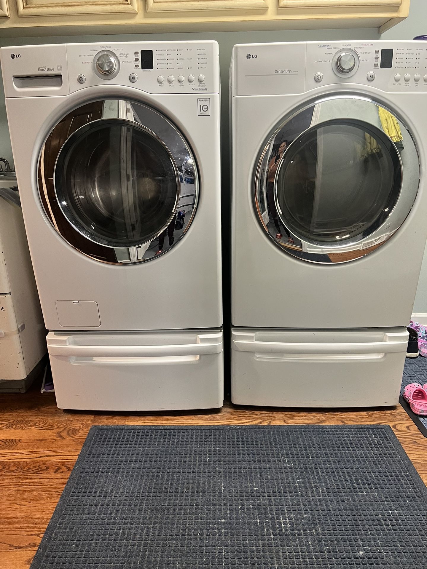 LG Frontload Washer Direct Drive & Electric Sensor Dryer with storage ...