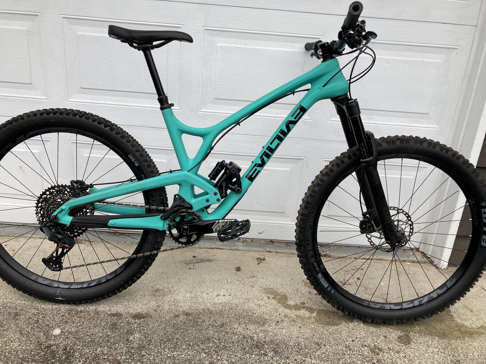 2019 Evil Calling New Rear Shock, Medium 1x12 Carbon for Sale in Kirkland, WA - OfferUp
