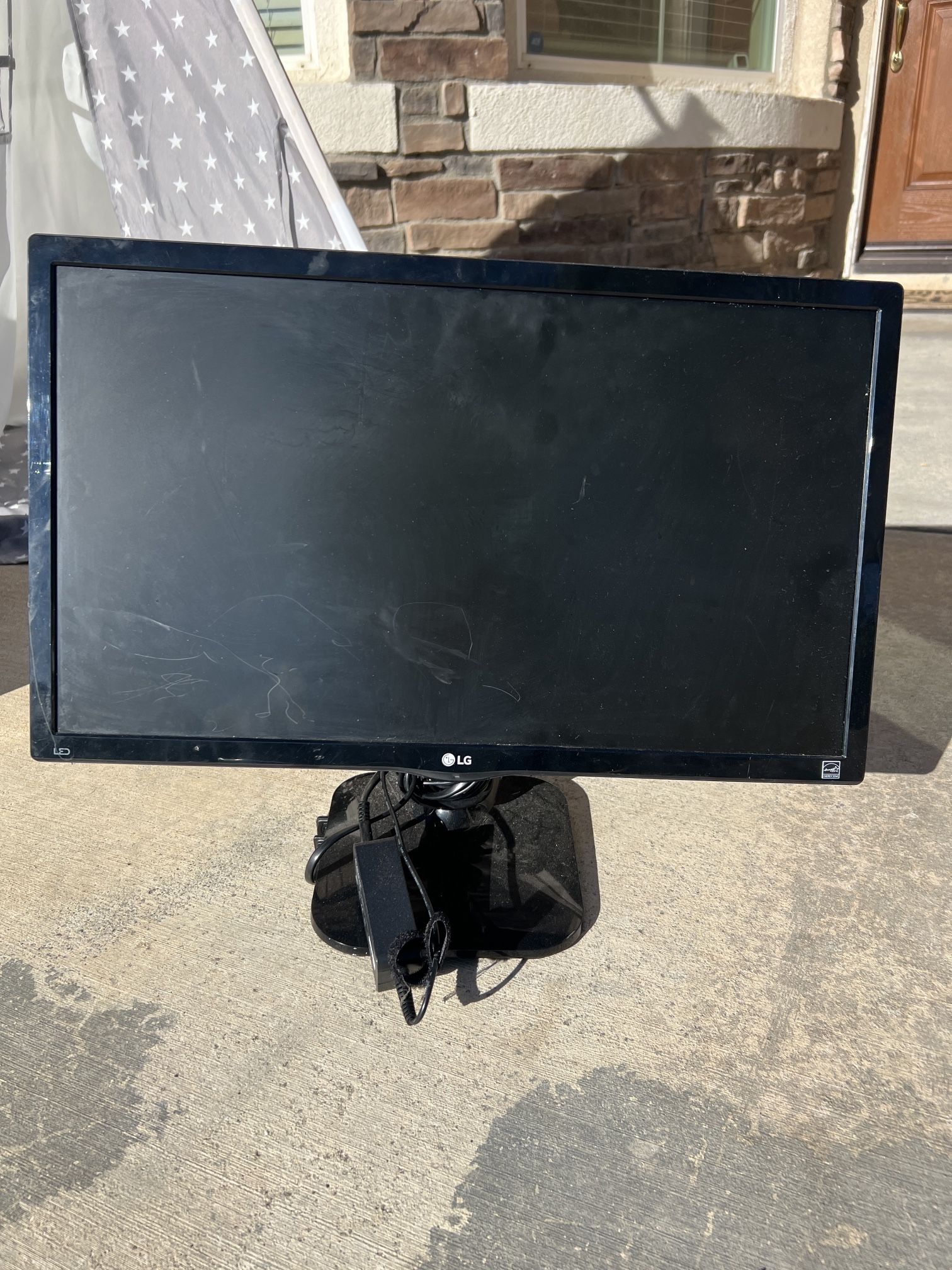LG 24in Computer monitor for Sale in Temecula, CA - OfferUp