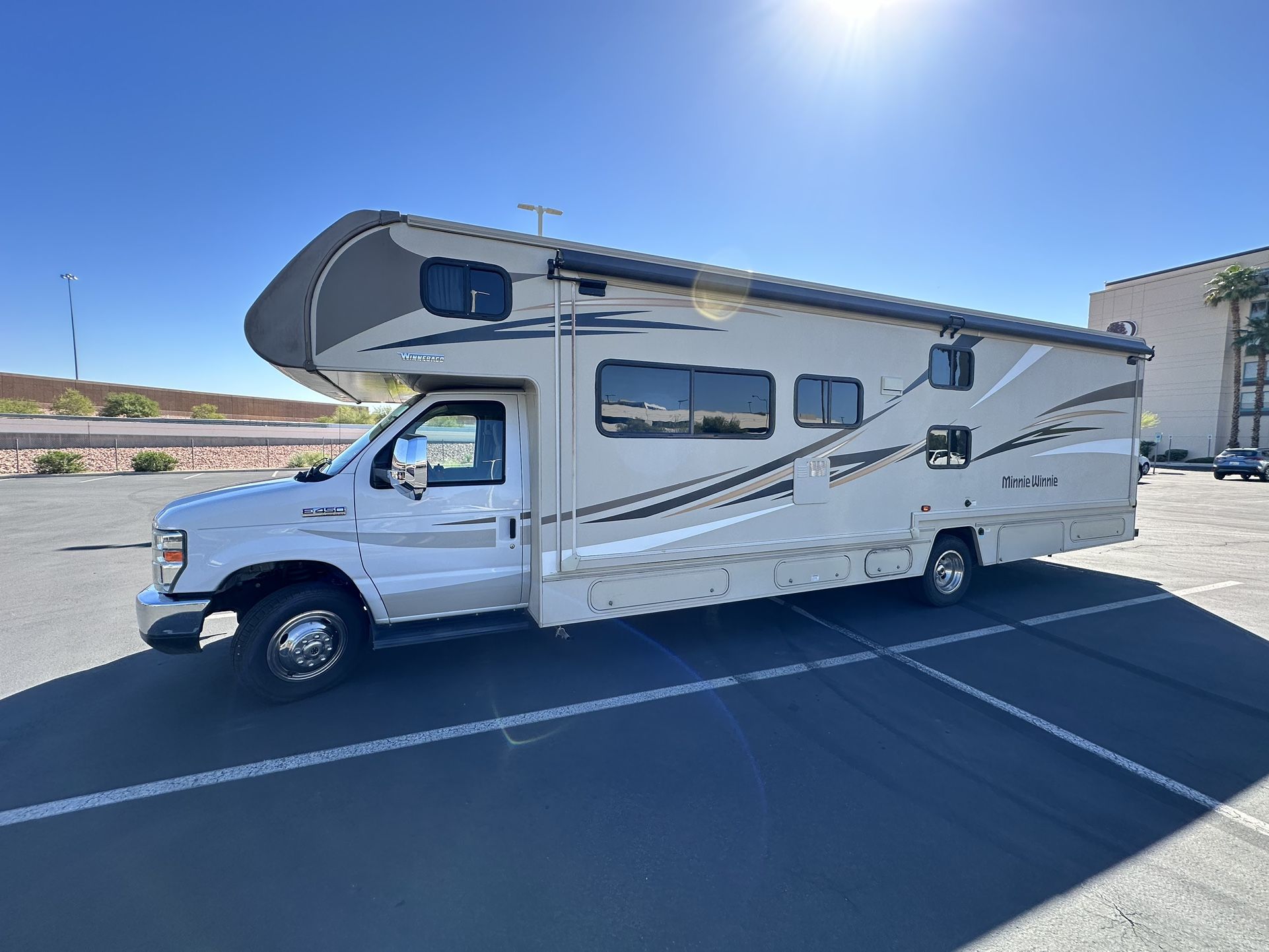 2017 Winnebago Minnie Winnie 31G for Sale in Las Vegas, NV - OfferUp